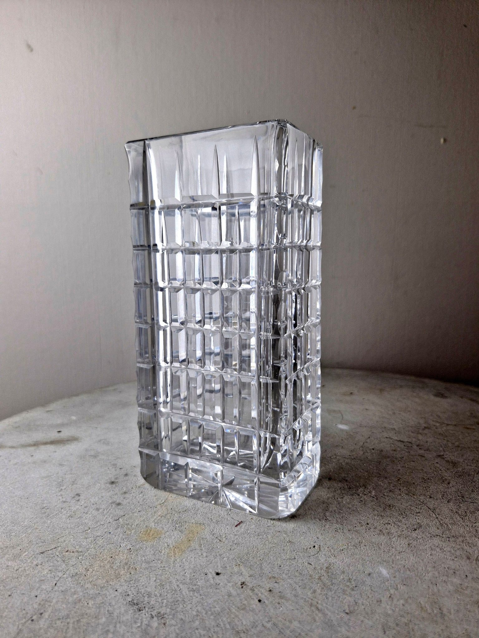 Se produkter som liknar VACKERT SLIPAD KRISTALL VAS 1.. på Tradera ...