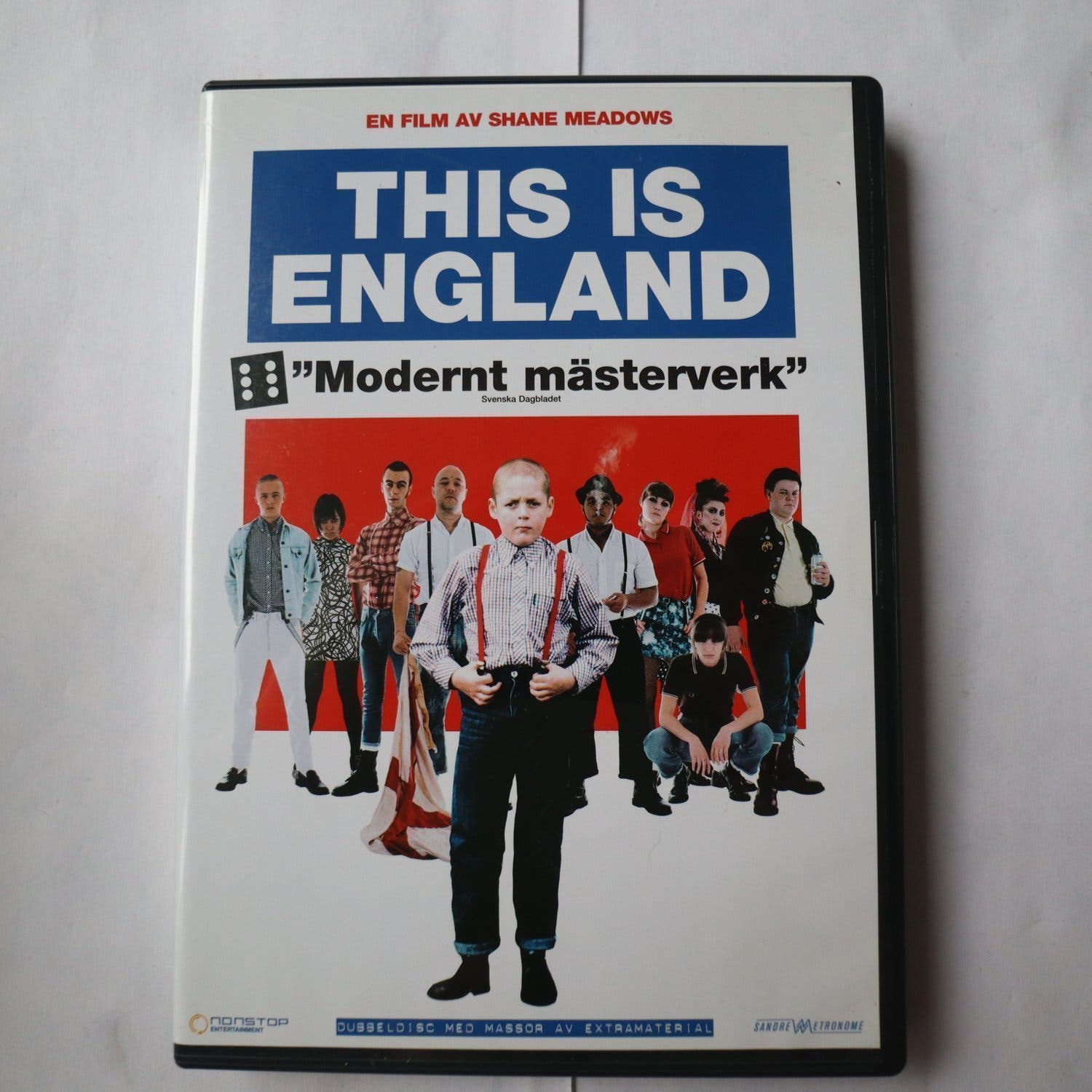 DUBBEL DVD: This Is England (2-disc) (Nyskick) | Köp på Tradera (683612868)