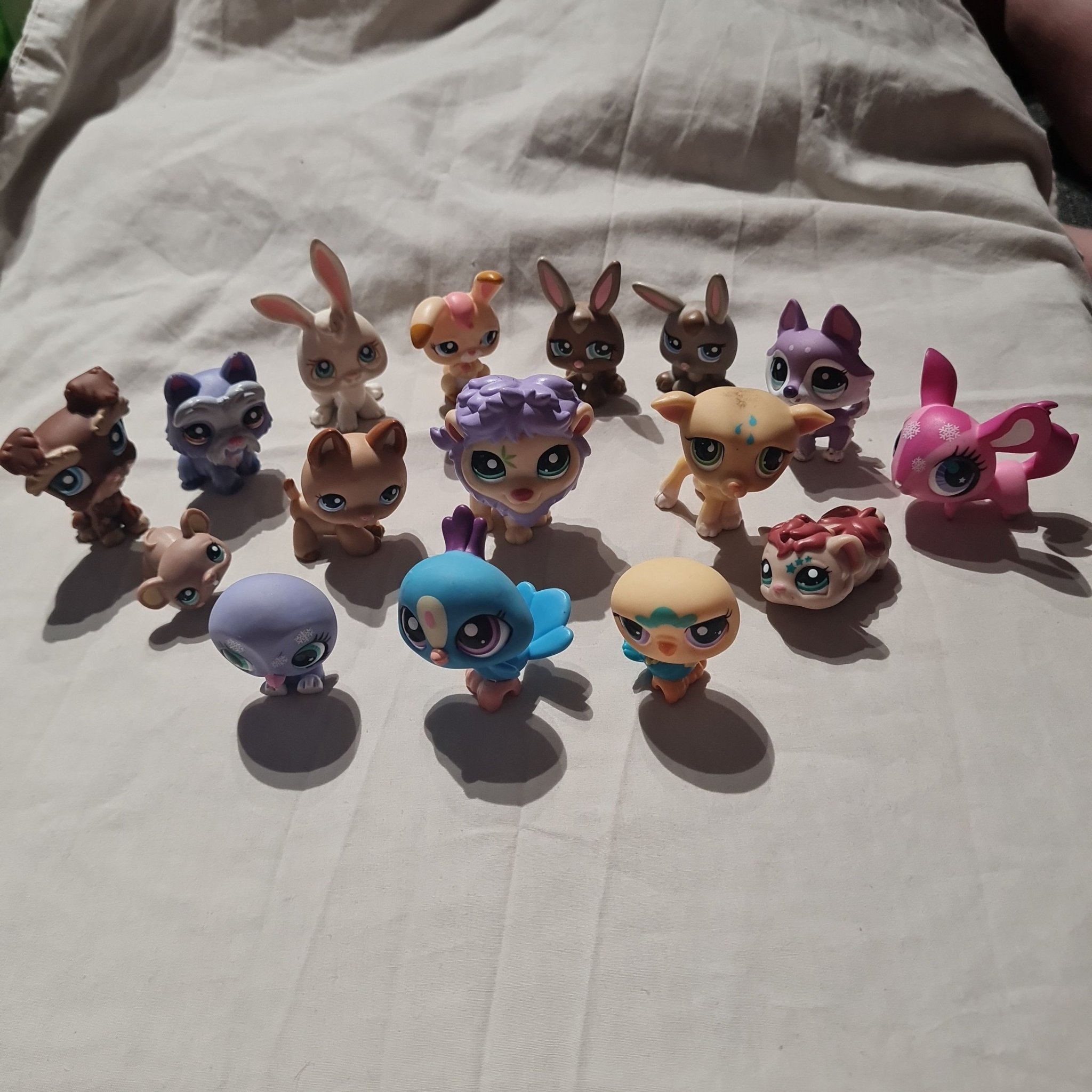 Se produkter som liknar Littlest Pet Shop LPS Figurer.. på Tradera ...