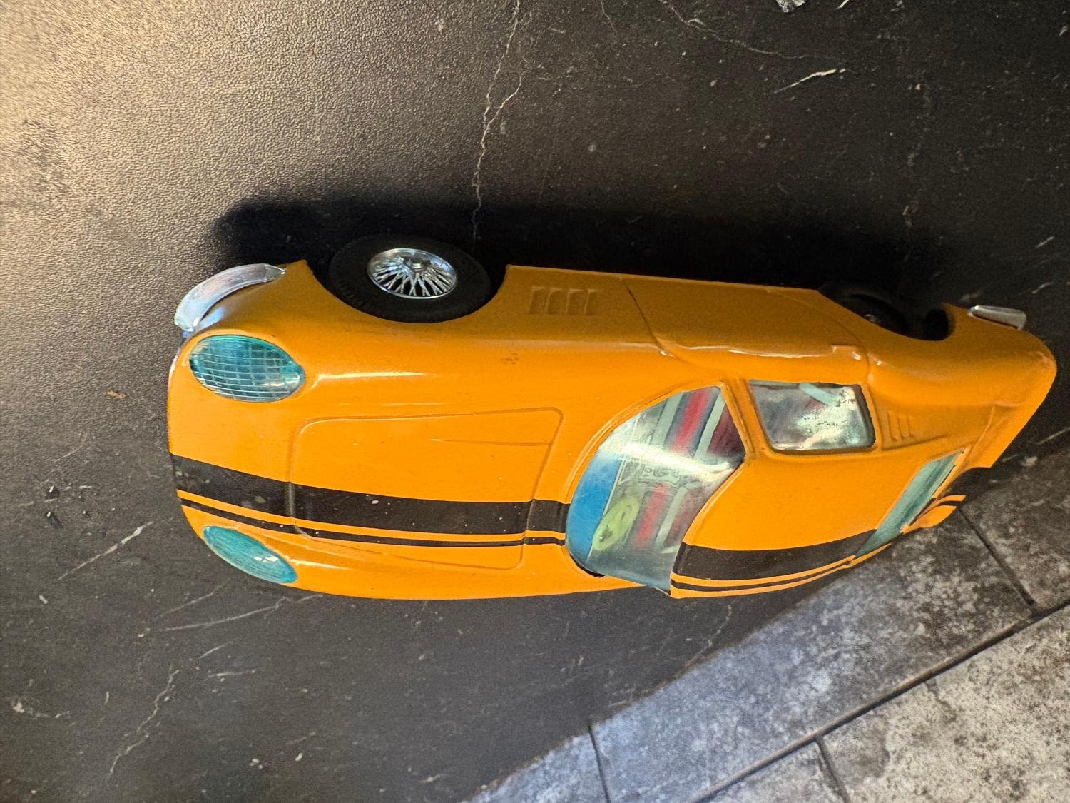 Se produkter som liknar Leksaksbil Ferrari Plåt på Tradera (694548469)