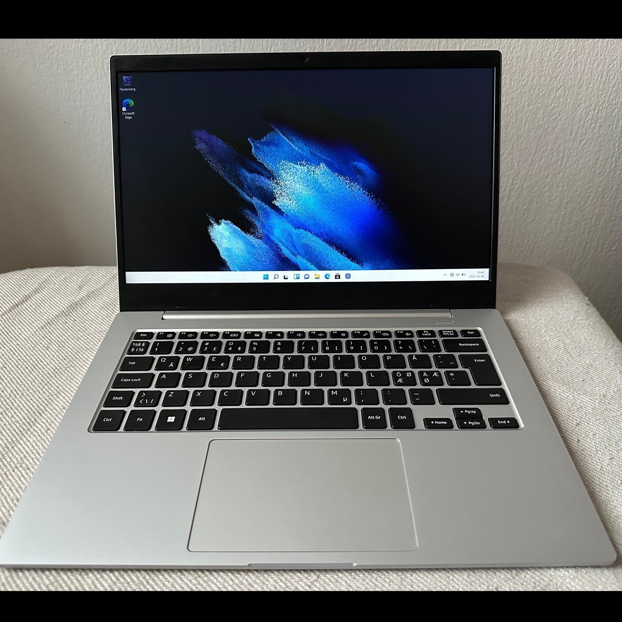 Samsung Galaxy Book Go 7C/4/128/WPro/LTE 14" bä.. | Köp på Tradera ...
