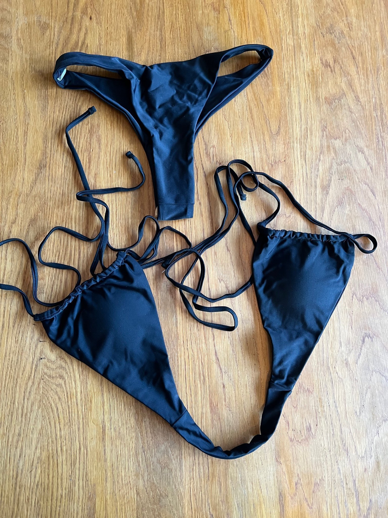 Svart Bikini med Knytdetaljer Storlek S | Köp på Tradera (710632258)