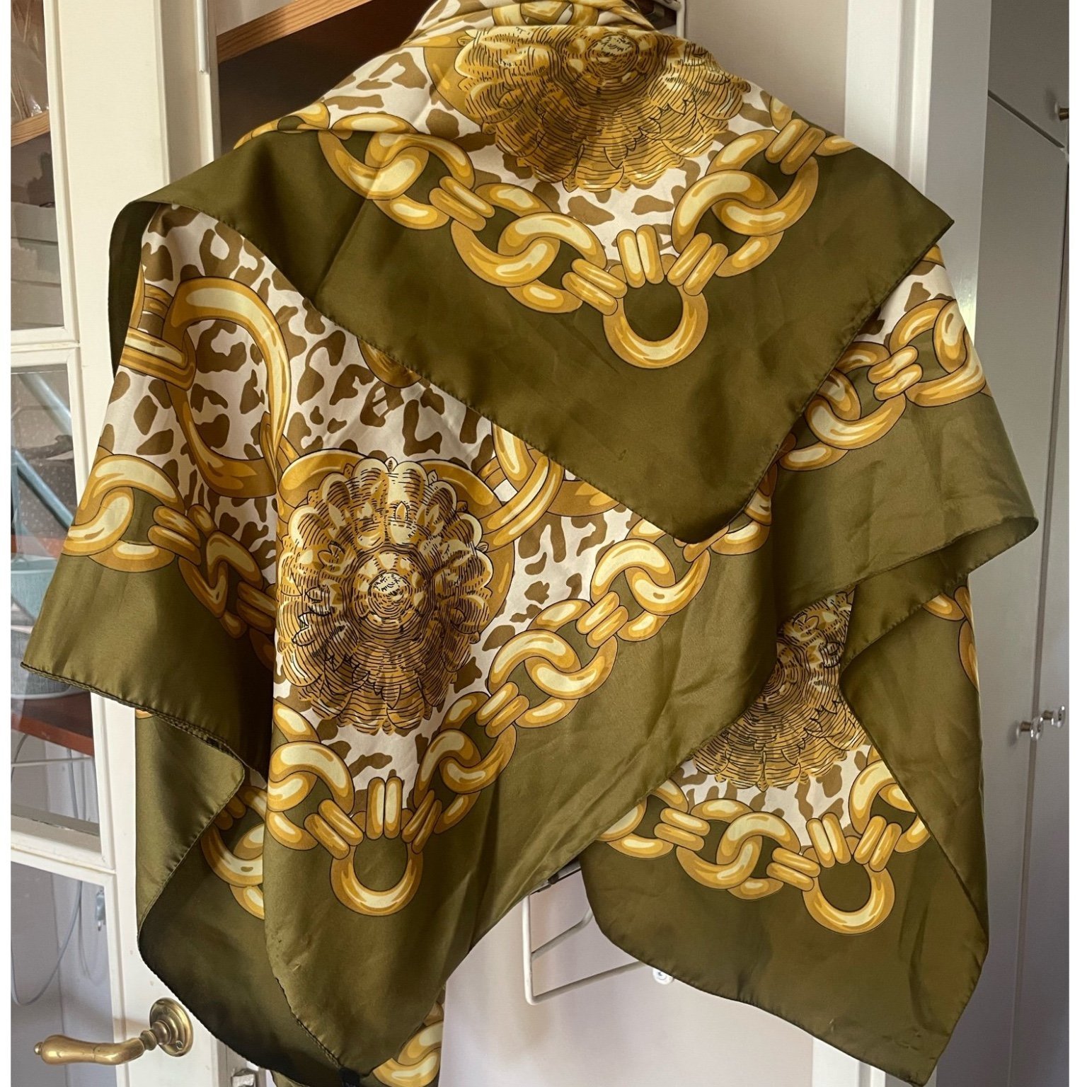 Se produkter som liknar STOR äkta sidensjal SIDEN SIL.. på Tradera ...