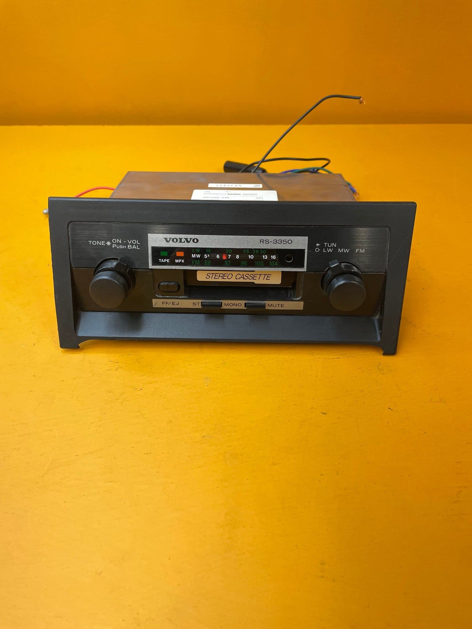 Se produkter som liknar Volvo 740 760 RS 3000 stereo på Tradera (706711632)