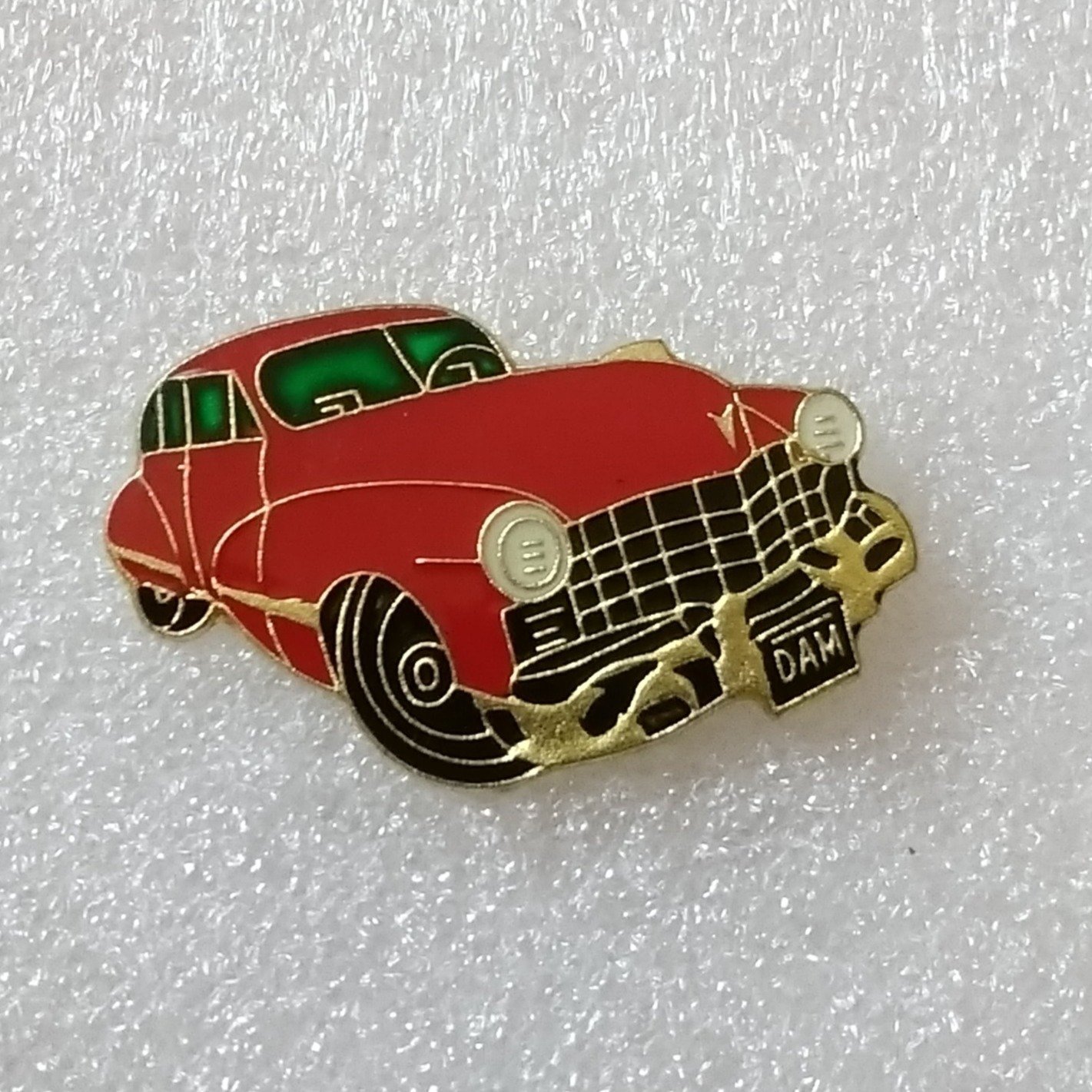 Se produkter som liknar Cadillac Pins på Tradera (566523525)