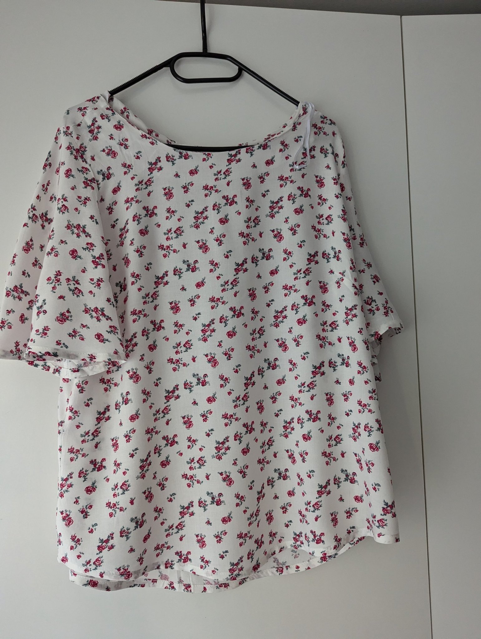 Ny 157 Angelology blus vit med blommönster och .. | Köp på Tradera (699801319)