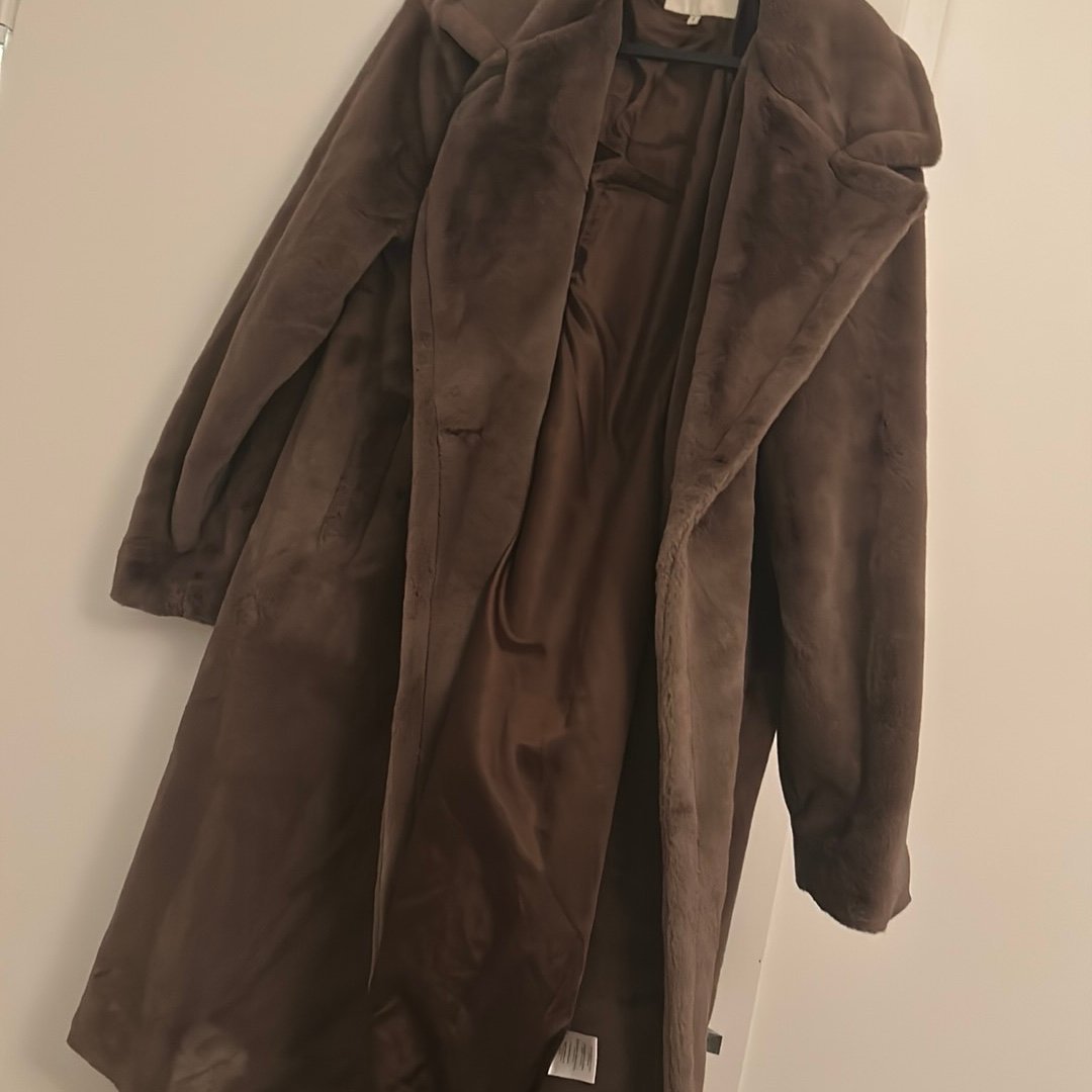 Se produkter som liknar Brun kappa By Malina på Tradera (696297381)