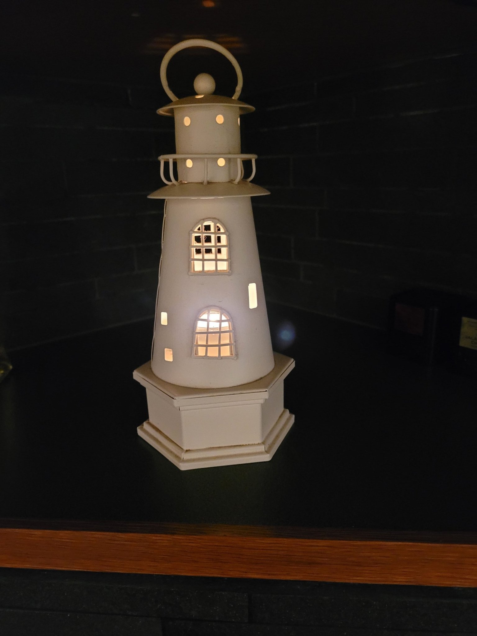 Se produkter som liknar Ljuslykta. Fyr (metall) på Tradera (569386644)