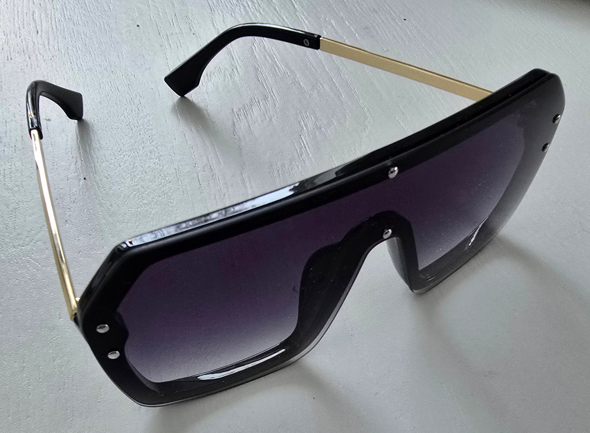 Snygga oversize Solglasögon - Svarta | Köp på Tradera (689854041)