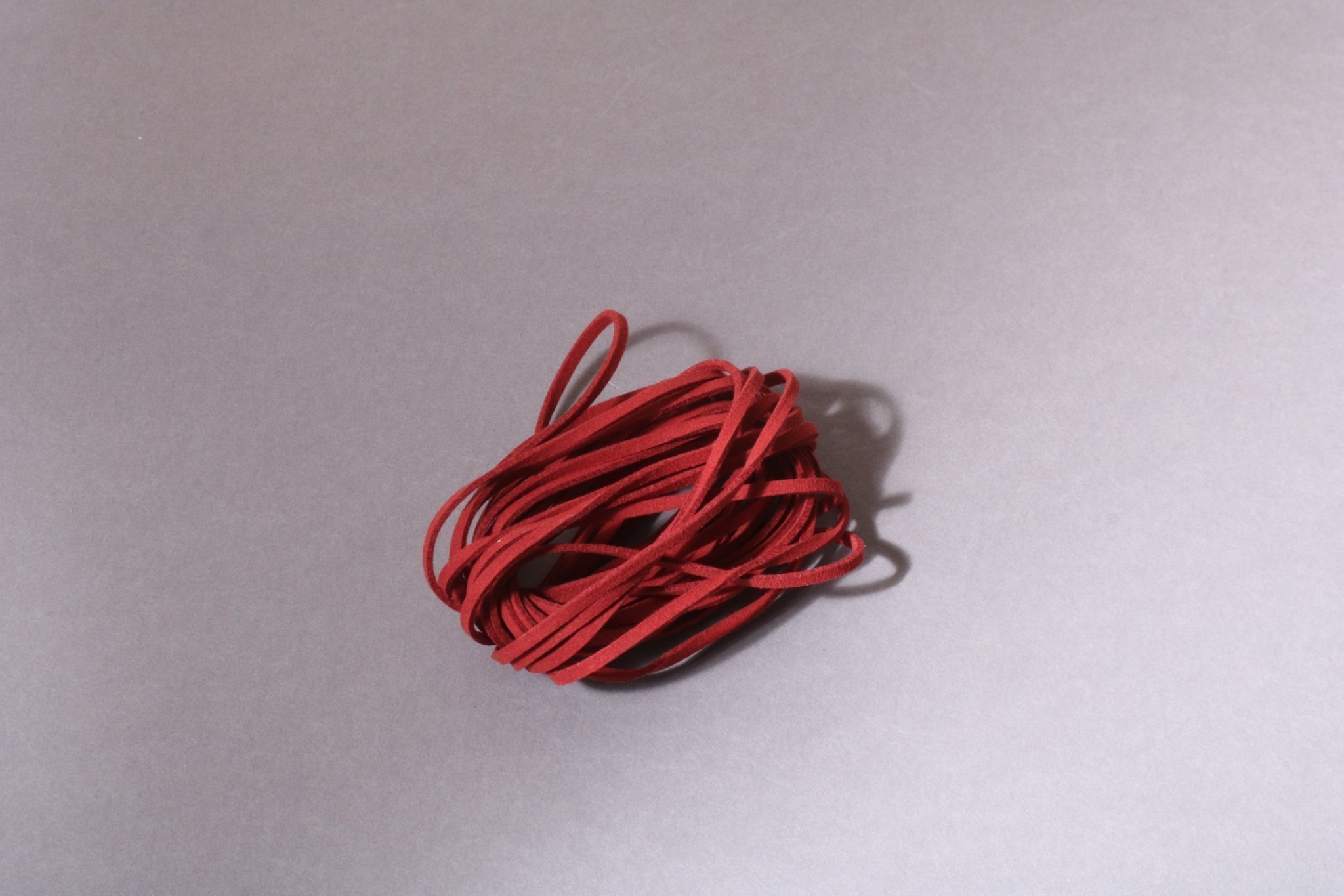 5 meter vinrött 3mm brett - läderrem suede band | Köp på Tradera ...