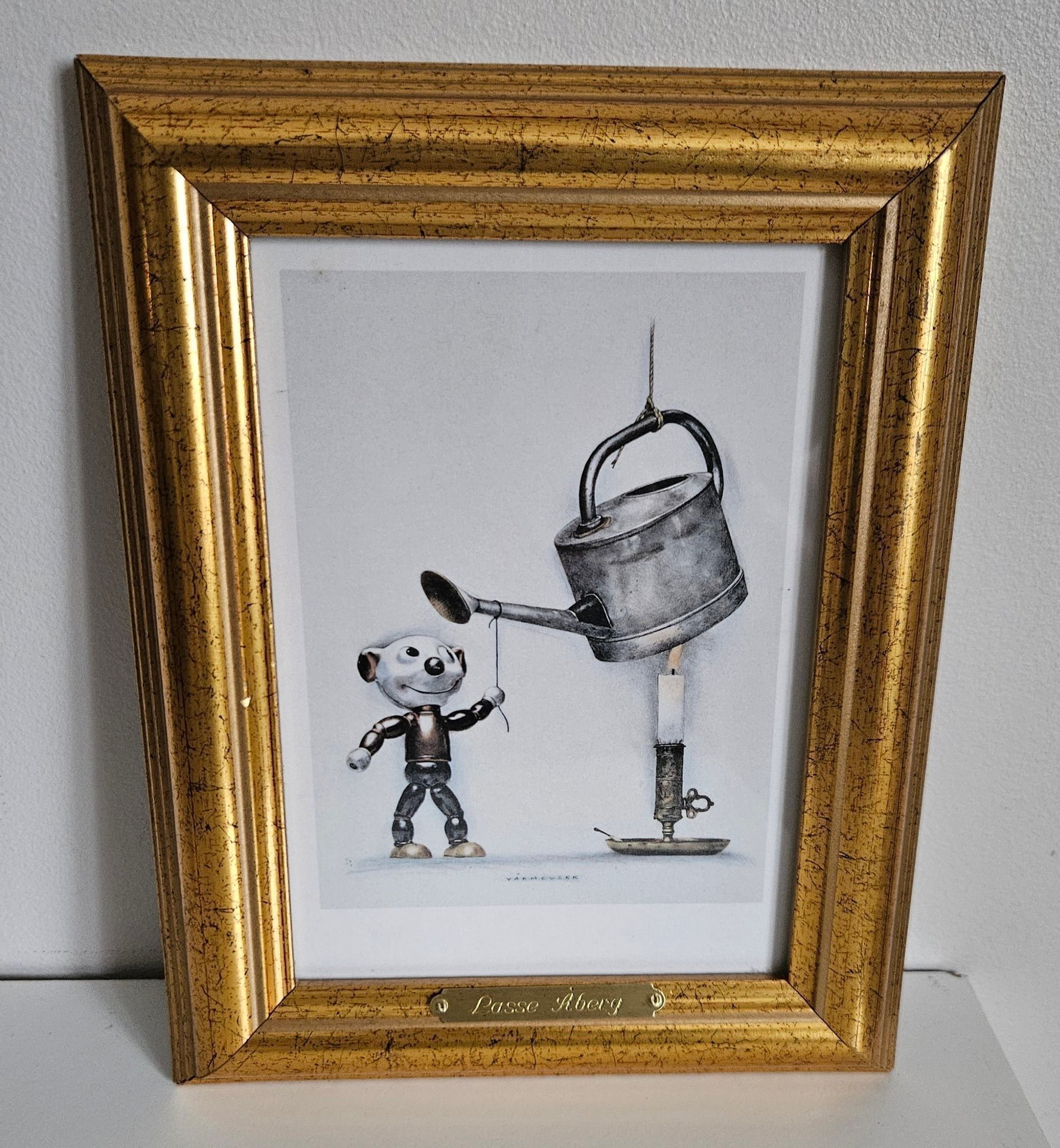 Lasse Åberg tavla guldram ram design värmeverk | Köp på Tradera (620221905)