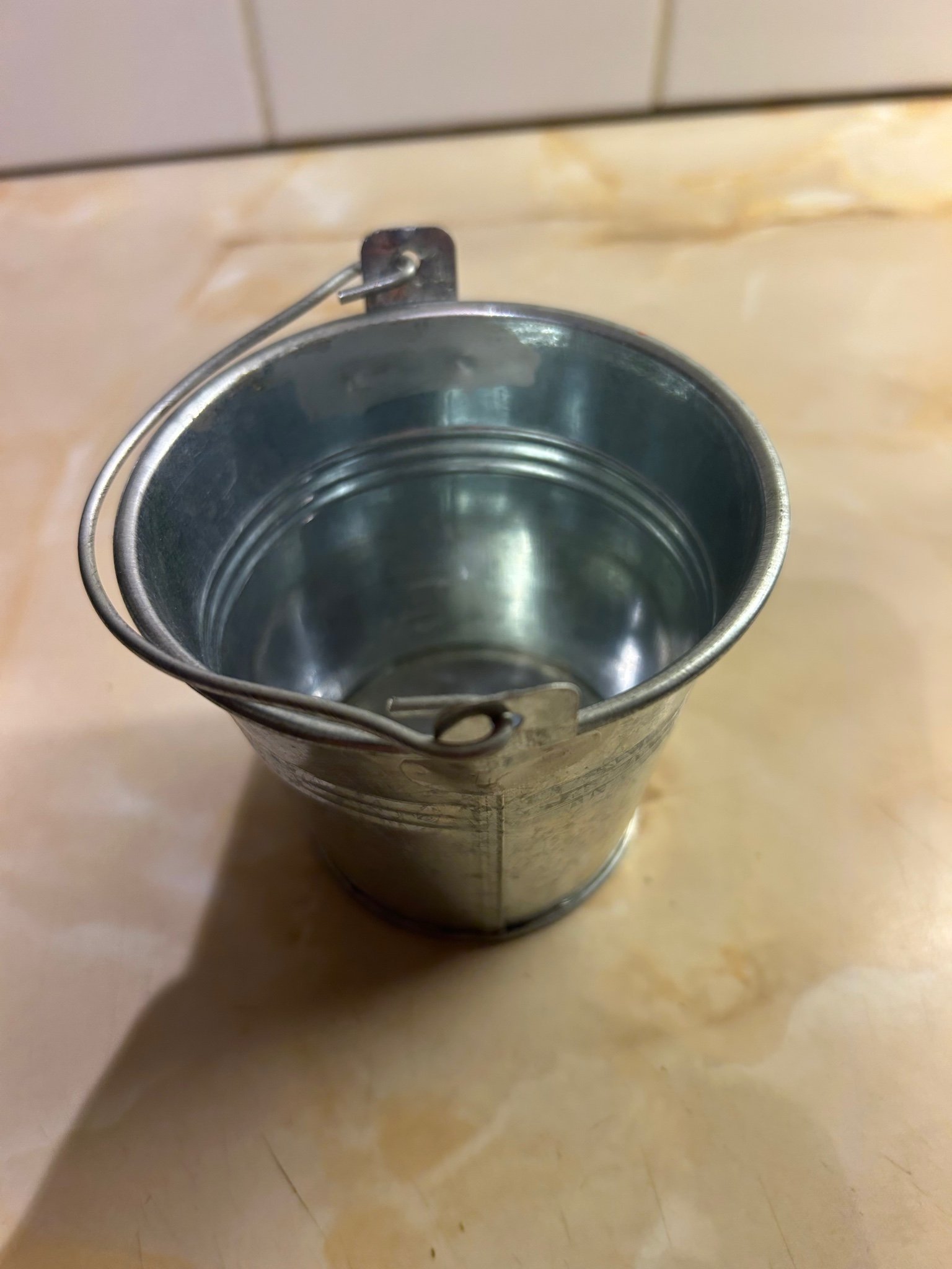 Liten hink i metall | Köp på Tradera (696064329)