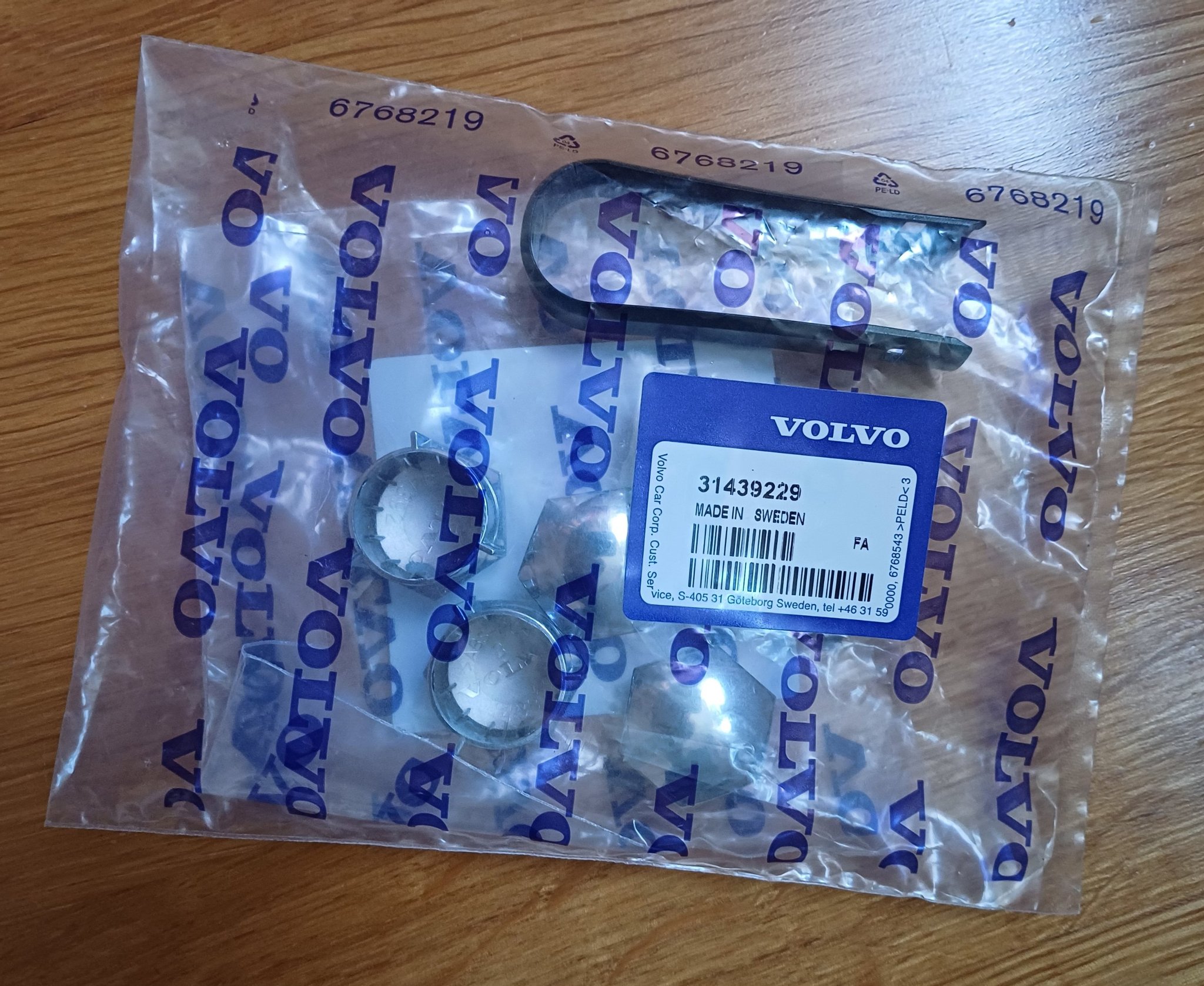 Hjulmutterkåpor Volvo Original, oöppnad förpack.. | Köp på Tradera ...