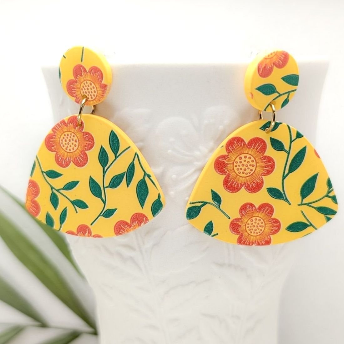 Örhängen studs akryl matt gula blommor boho söt.. | Köp på Tradera ...