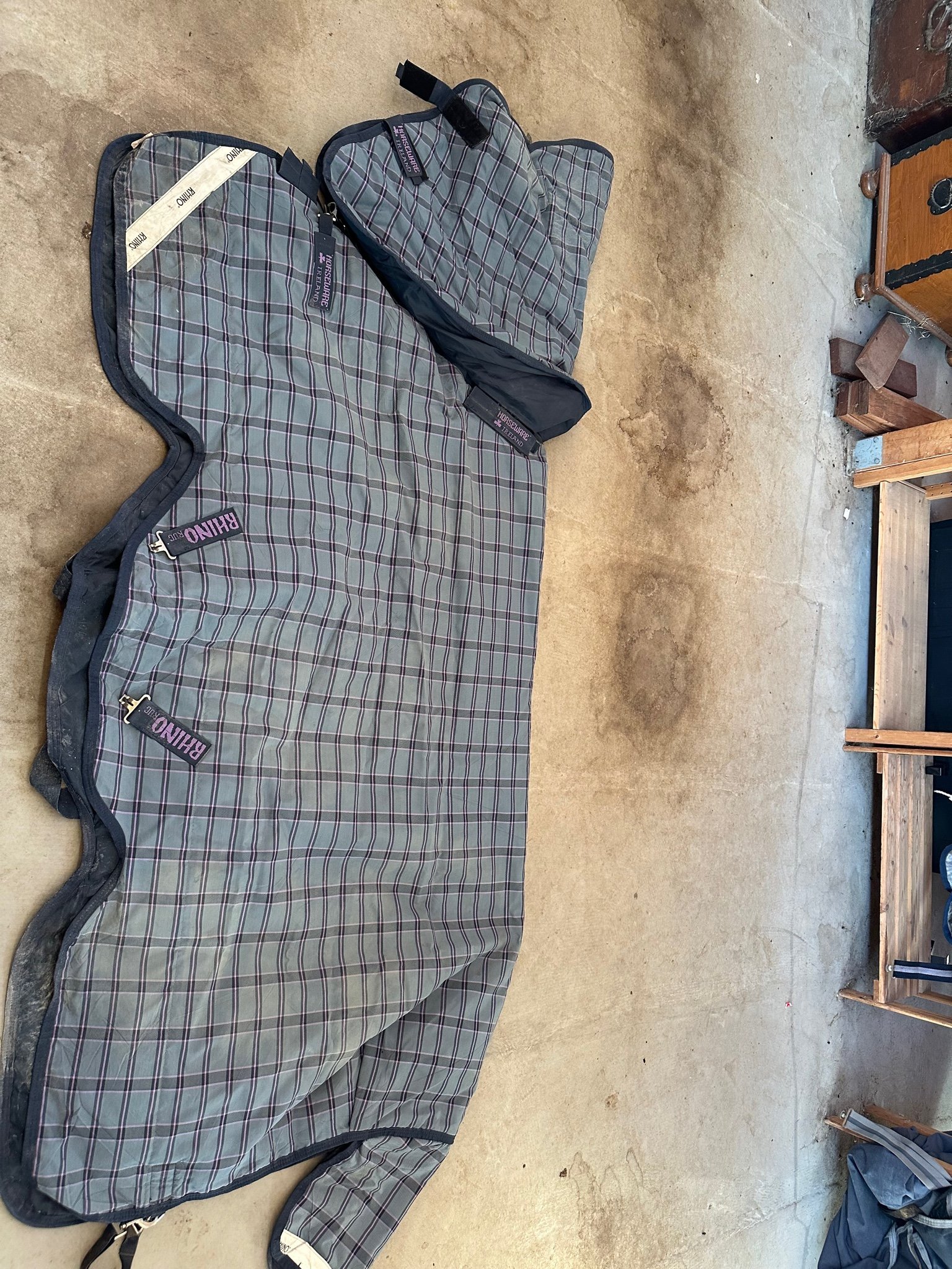 Rhino Plus Turnout 200g Hästtäcke | Köp på Tradera (701965205)