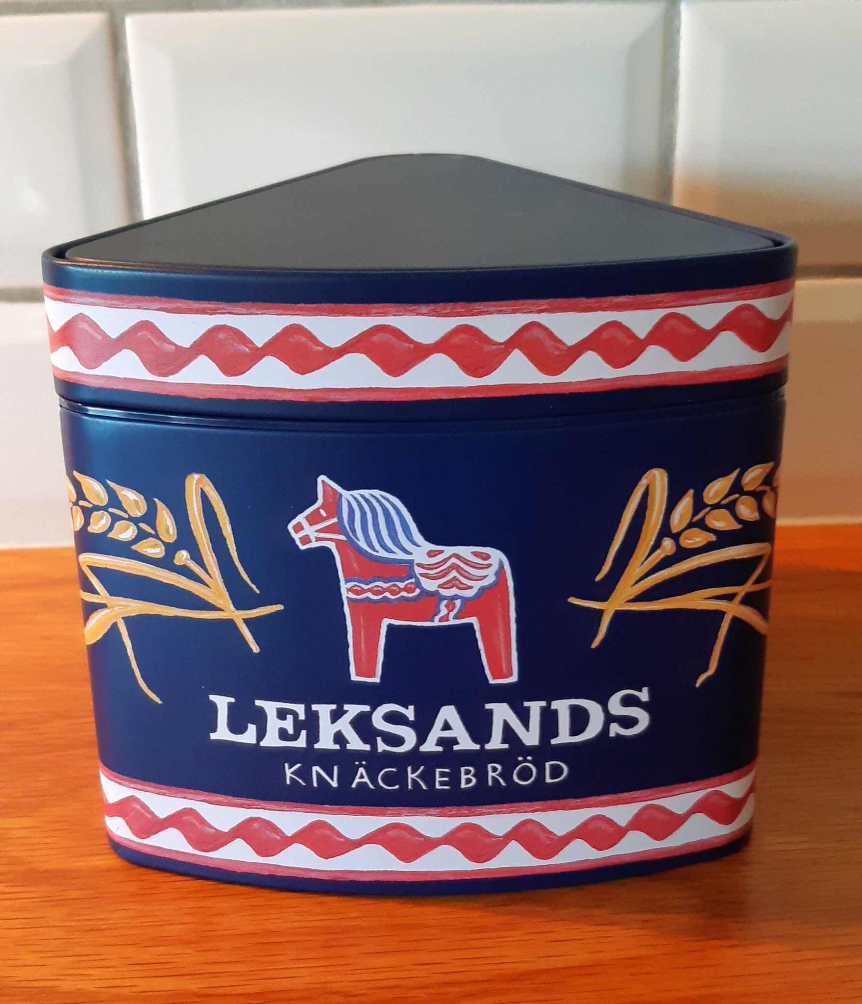 Se produkter som liknar Leksands knäckebröd - plåtbur.. på Tradera ...