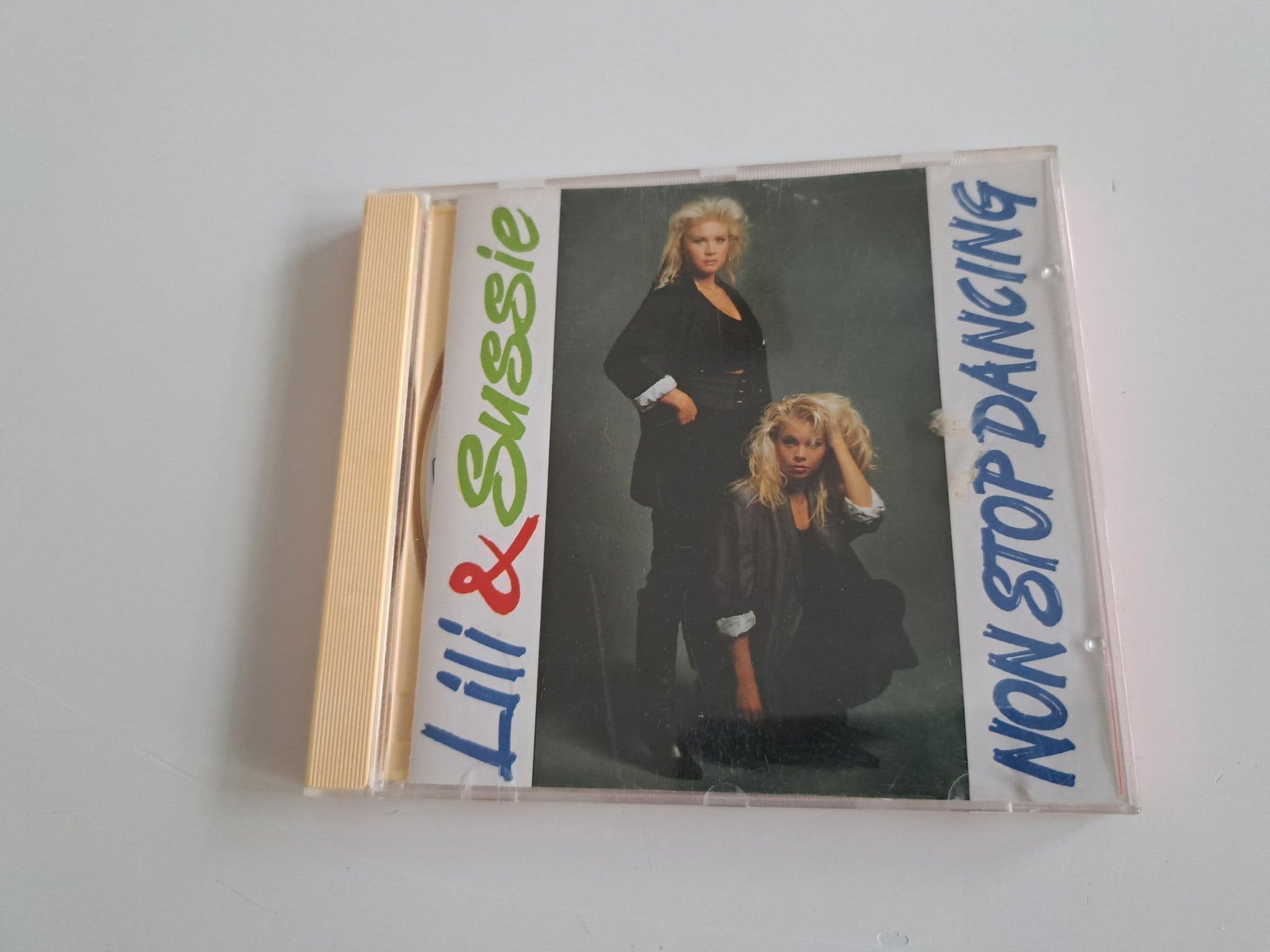 Se produkter som liknar Lili & Sussie - Non Stop Danc.. på Tradera ...