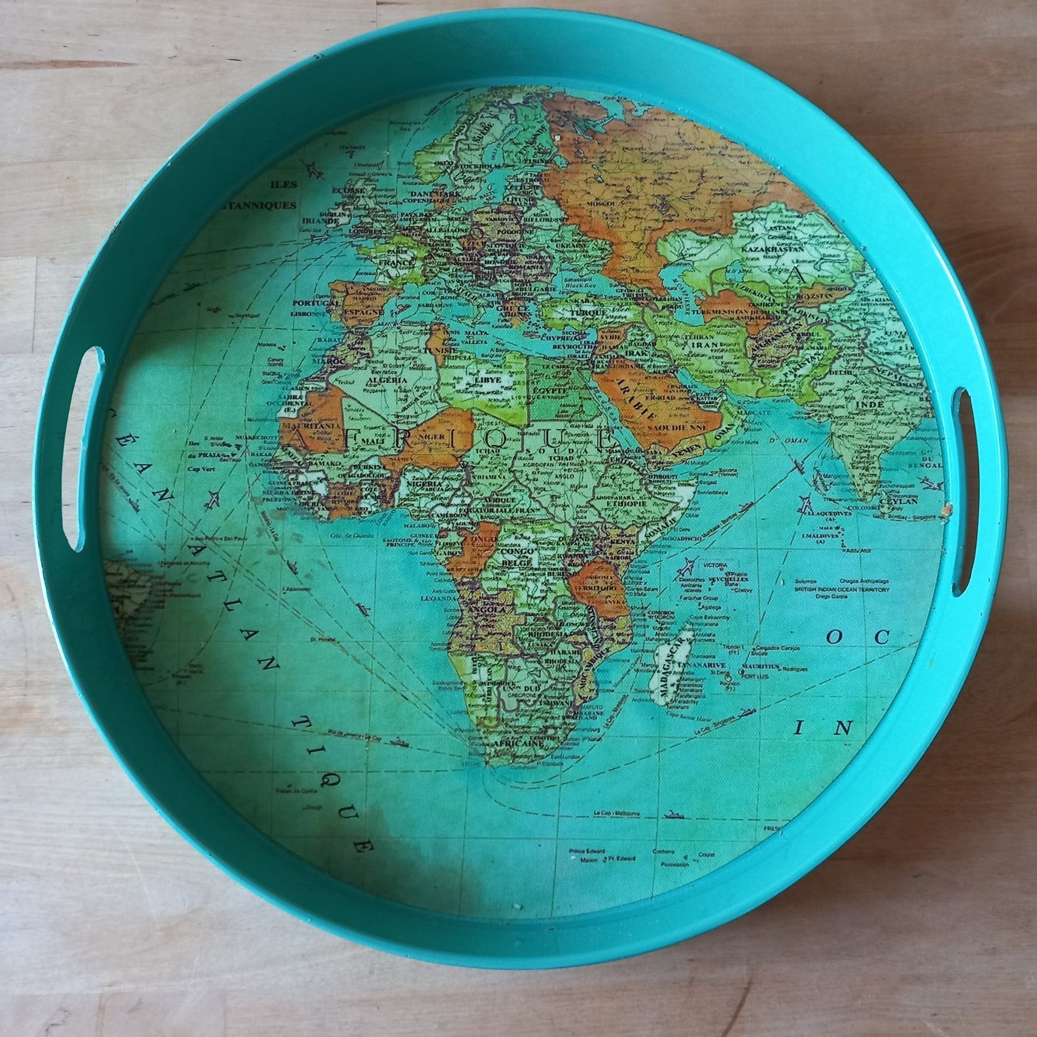 Bricka med karta över Afrika, Mellanöstern och .. | Köp på Tradera ...