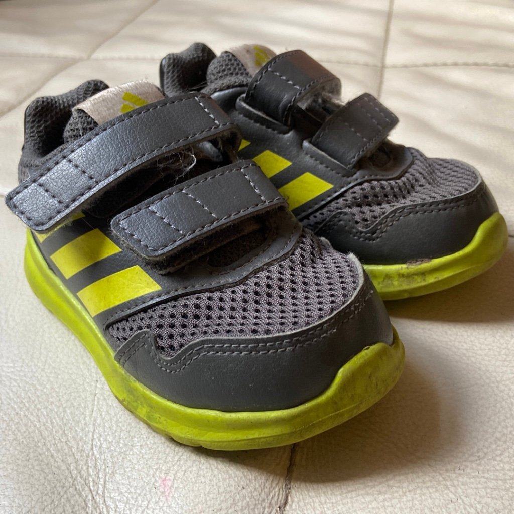 Adidas sommar sneakers 22 | Köp på Tradera (632985315)