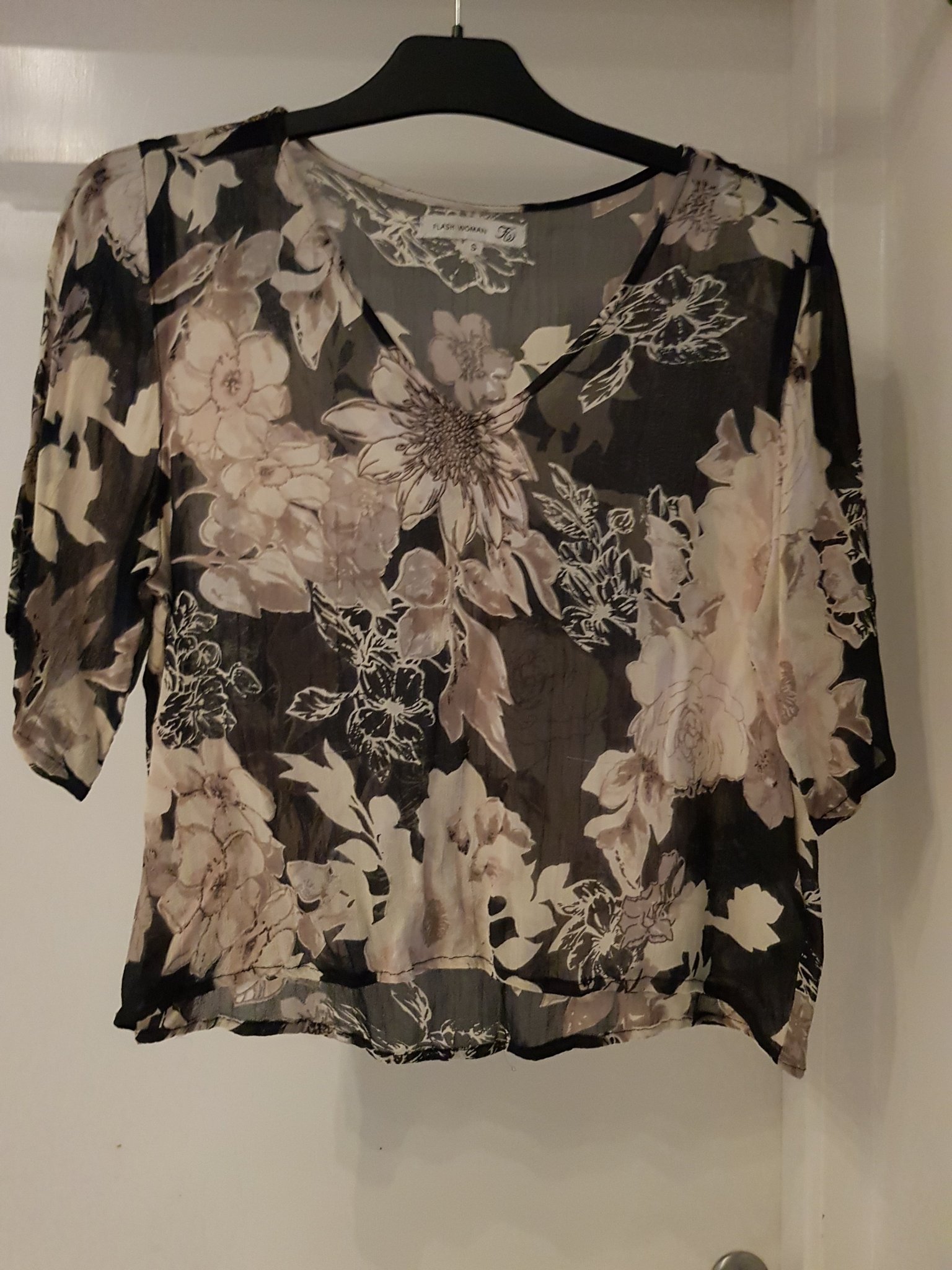 Mönstrad tunn blus, FLASH , Storlek S | Köp på Tradera (709834342)