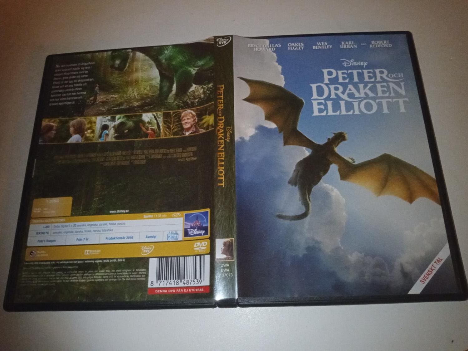 Peter och Draken Elliott (Bryce Dallas Howard, .. | Köp på Tradera ...