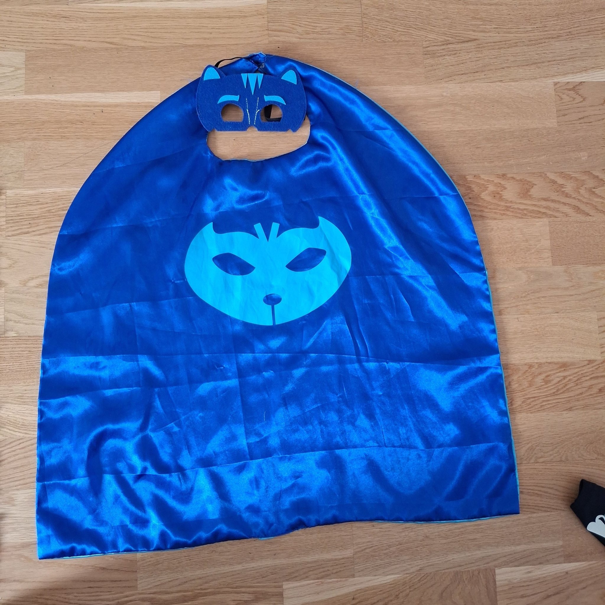 Se produkter som liknar PJ Masks Catboy Cape och Mask.. på Tradera ...