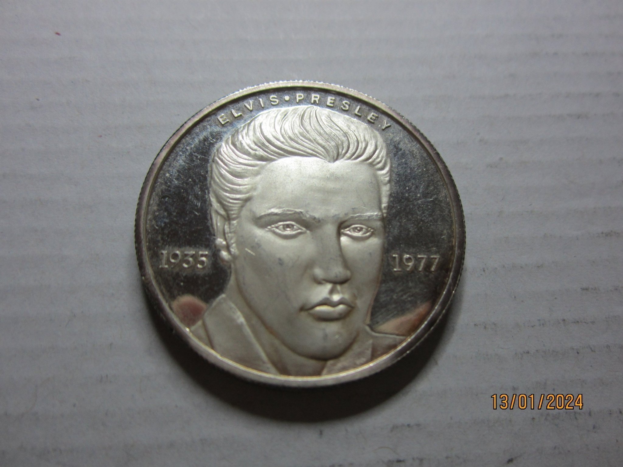Se produkter som liknar Elvis Presley Graceland silve.. på Tradera ...