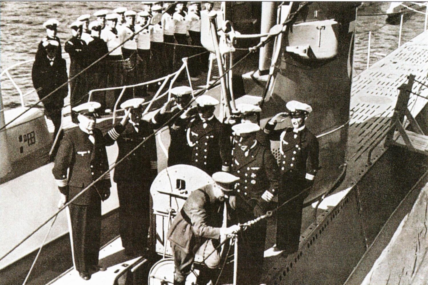 Adolf Hitler On U-Boat 1935-Photograph Foto | Köp på Tradera (520921573)