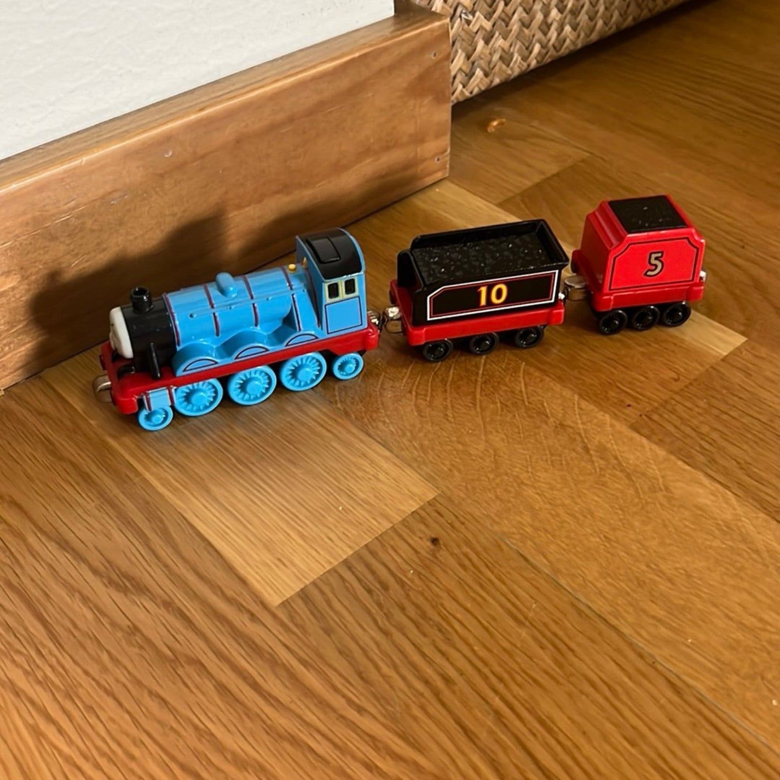Se produkter som liknar Thomas & Friends Lok & Vagnar.. på Tradera ...