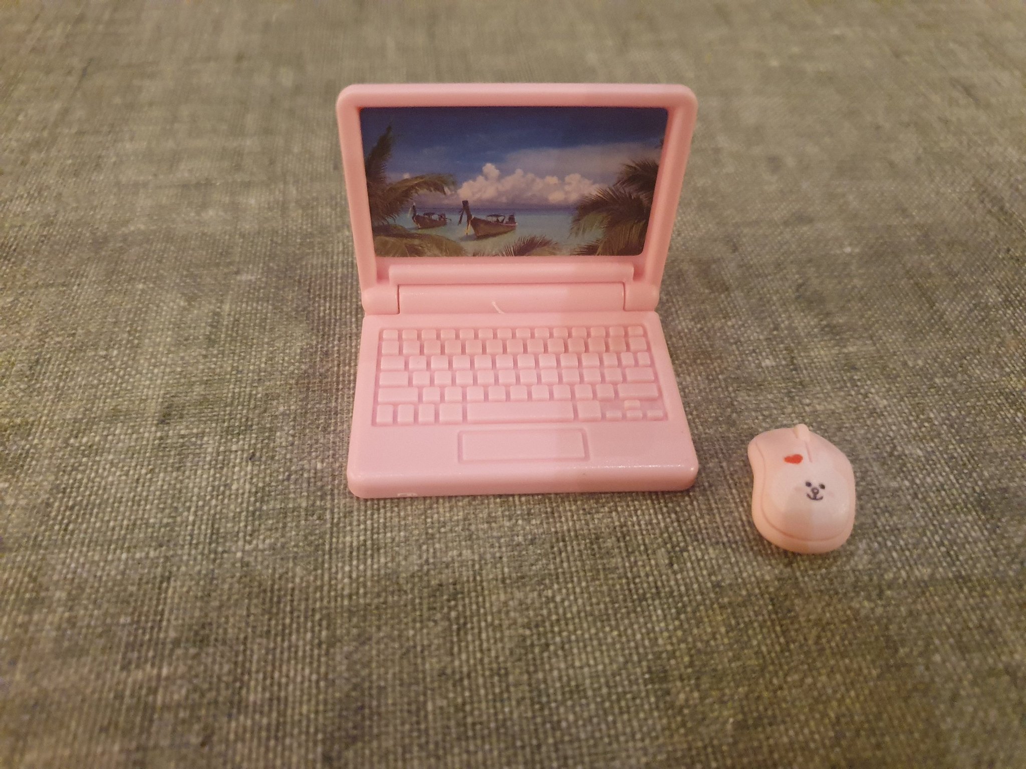 Se produkter som liknar Laptop med mus! på Tradera (622310823)