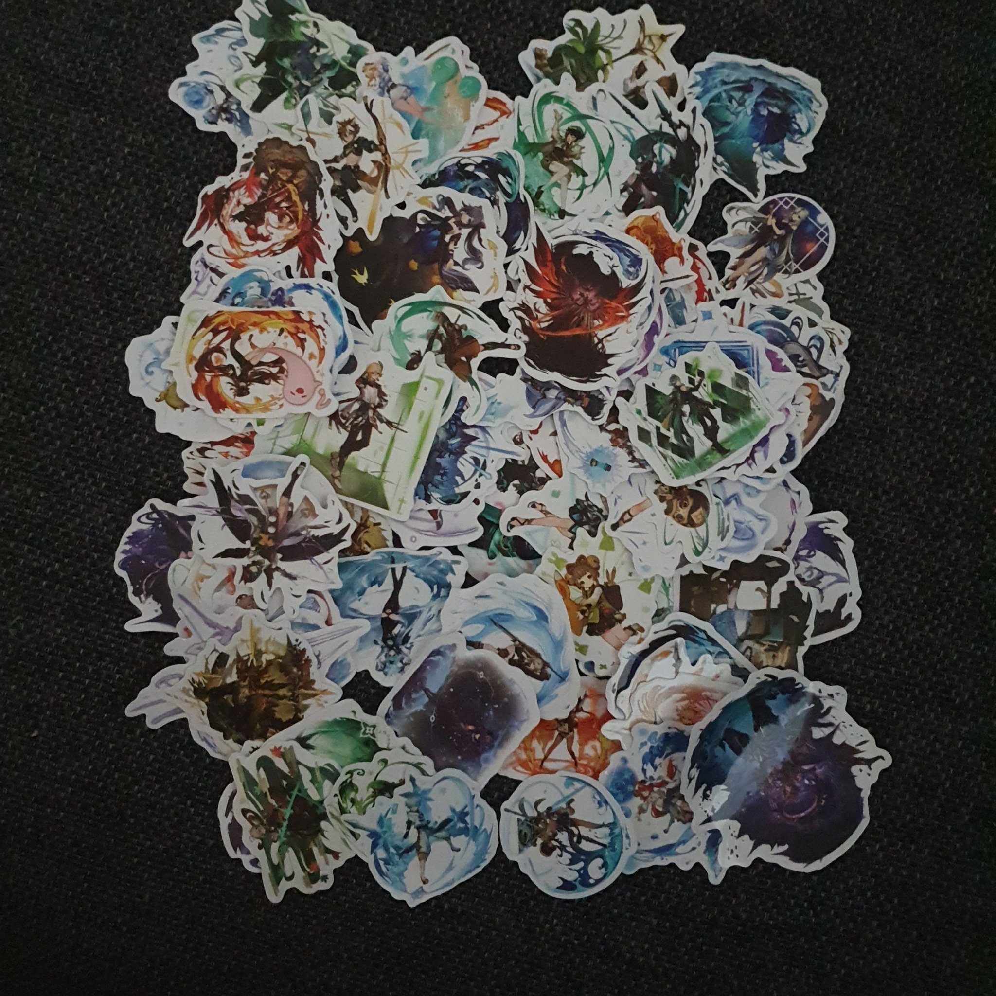 Ca 85st genshin impact klistermärken | Köp på Tradera (685688967)