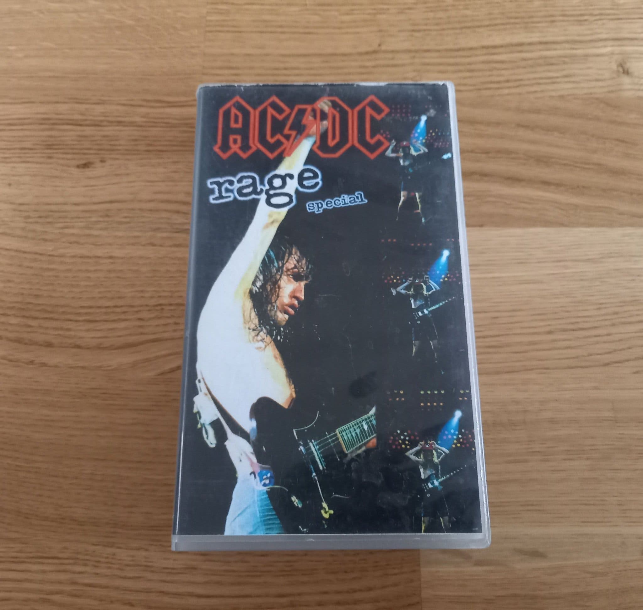 Se produkter som liknar AC/DC - Rage special VHS vide.. på Tradera ...