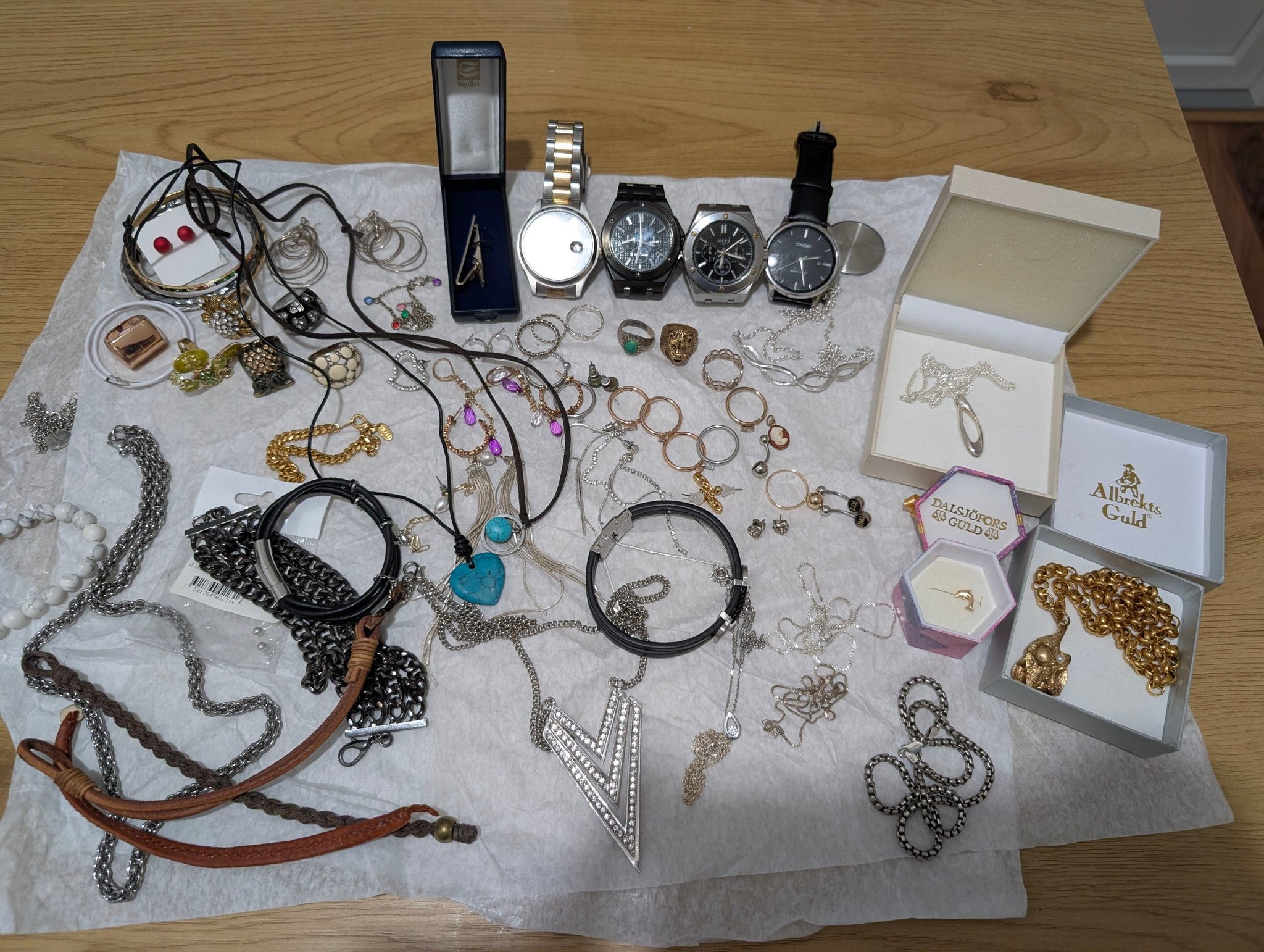 Parti med Dam och Herr Smycken och Klockor | Köp på Tradera (711756749)