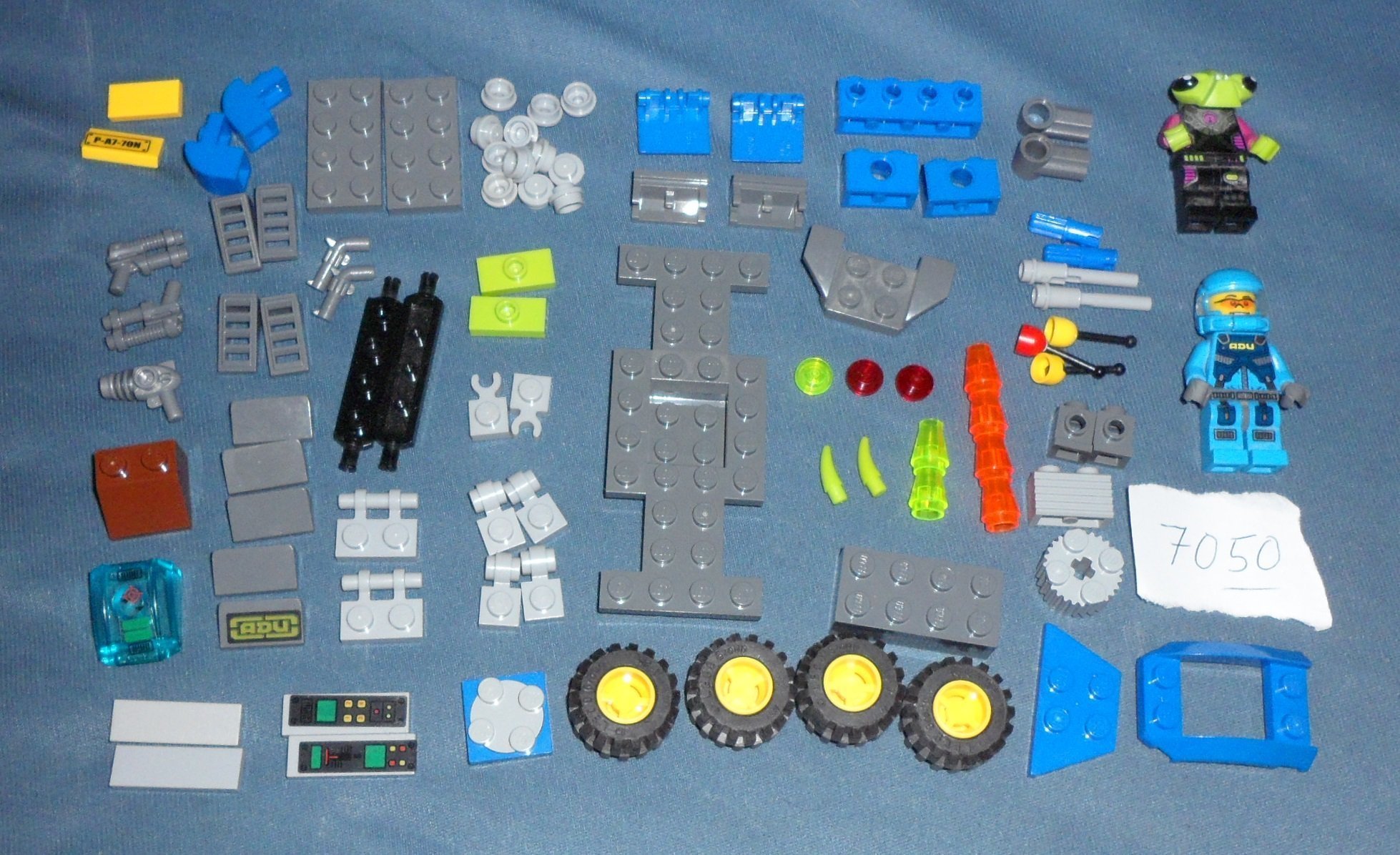 Se produkter som liknar LEGO: Alien Defender Set 7050 på Tradera ...