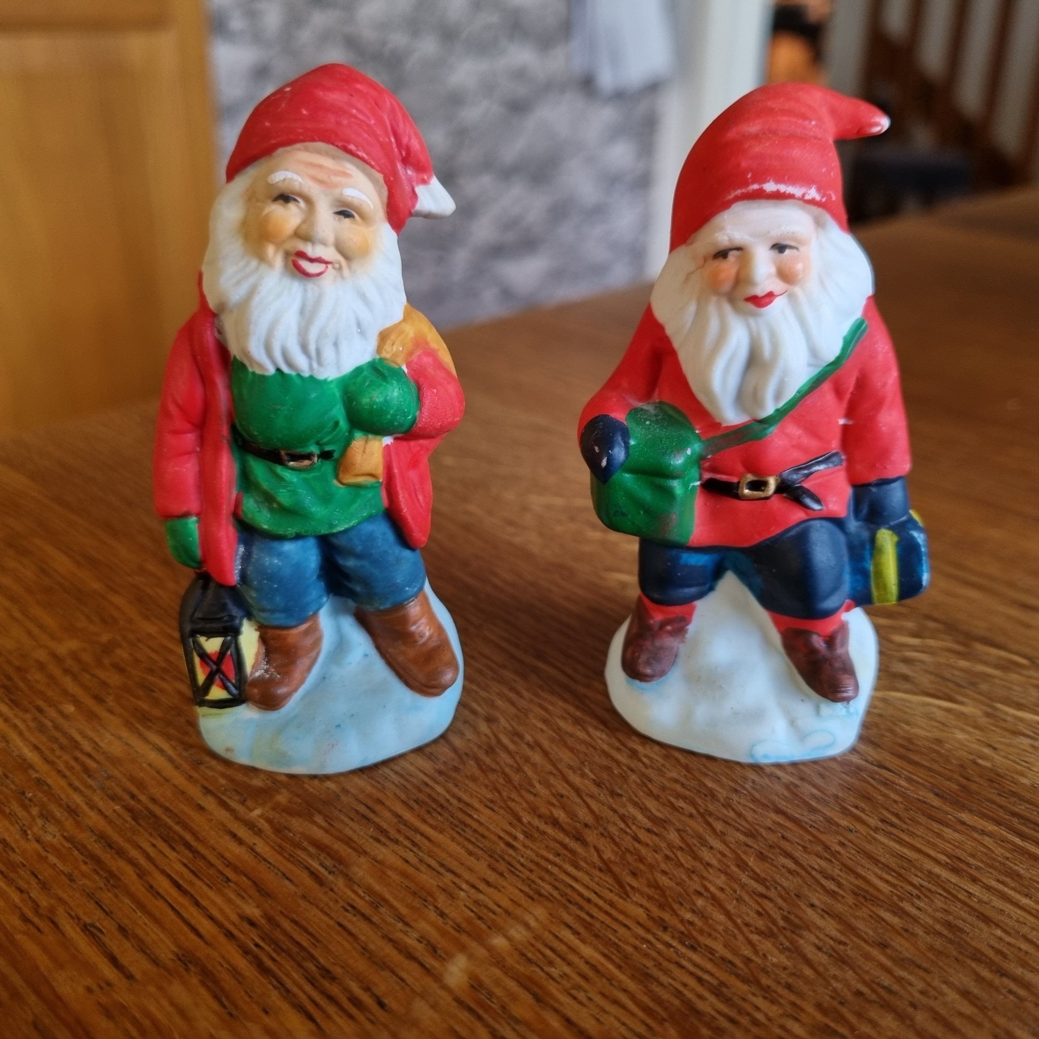 Tomtepaket 1 / tomtar med lykta, säck och paket / tomte