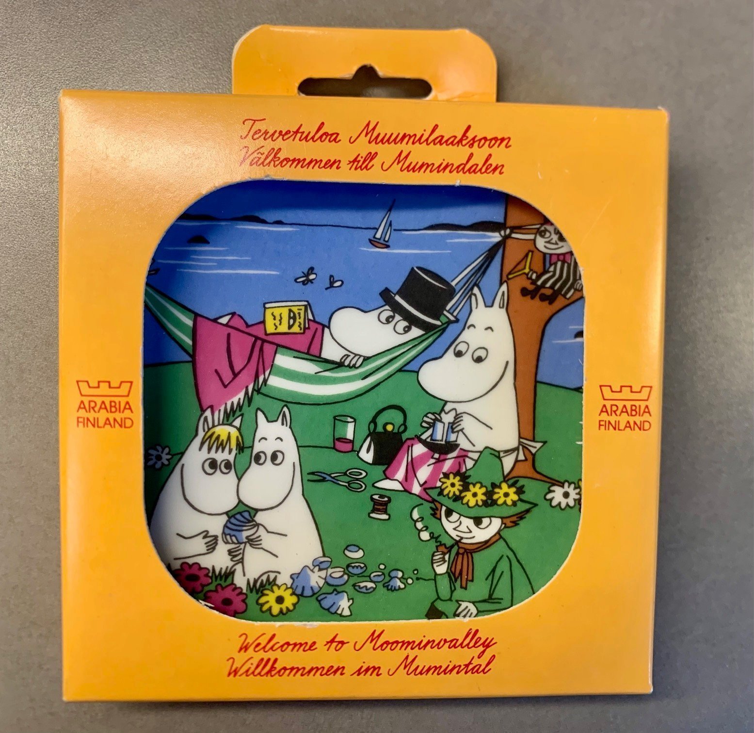 Se produkter som liknar Mumin Väggtallrik "Familjeidy.. på Tradera ...