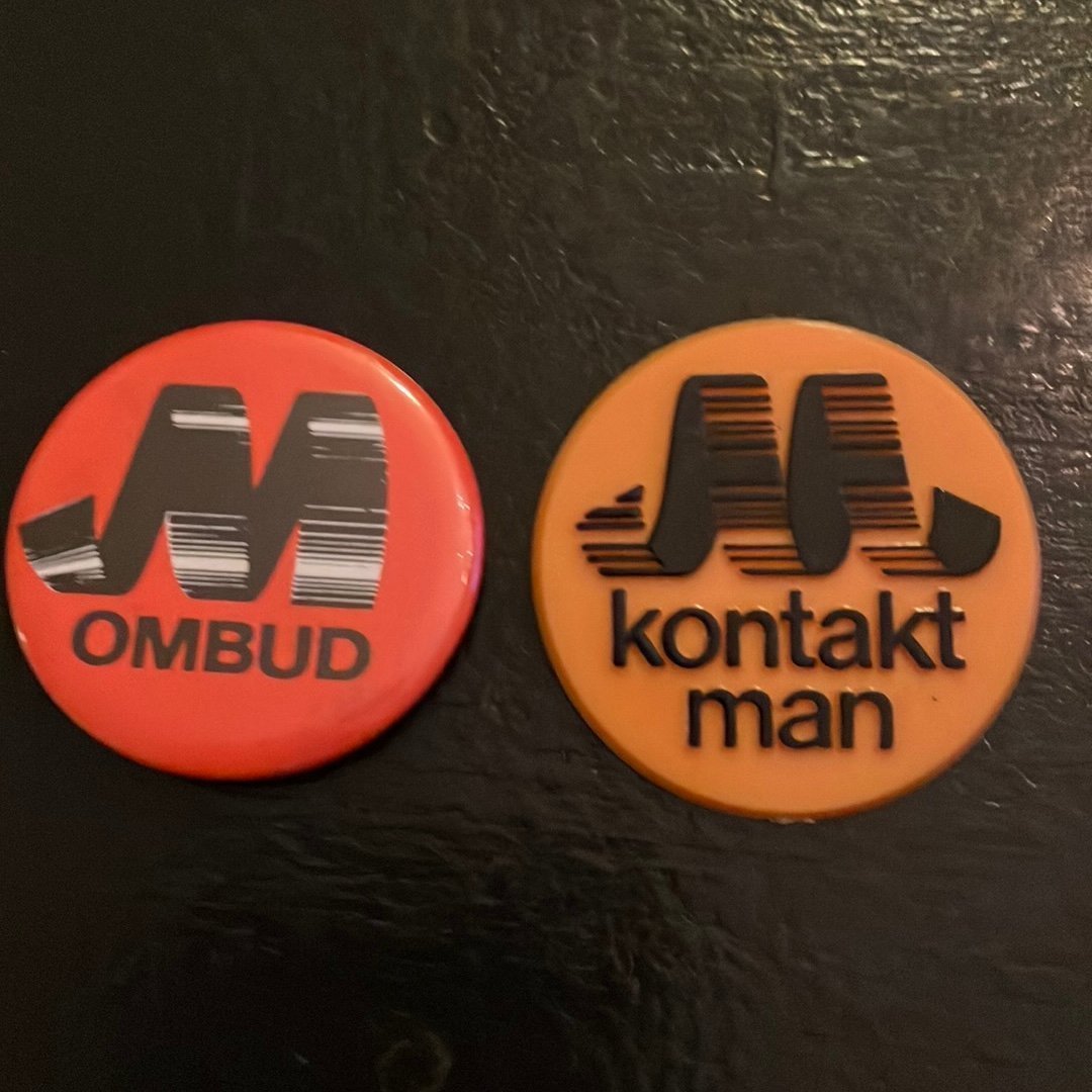 Nålmärke badge knapp 2-pack Kontaktman Ombud | Köp på Tradera (701572980)