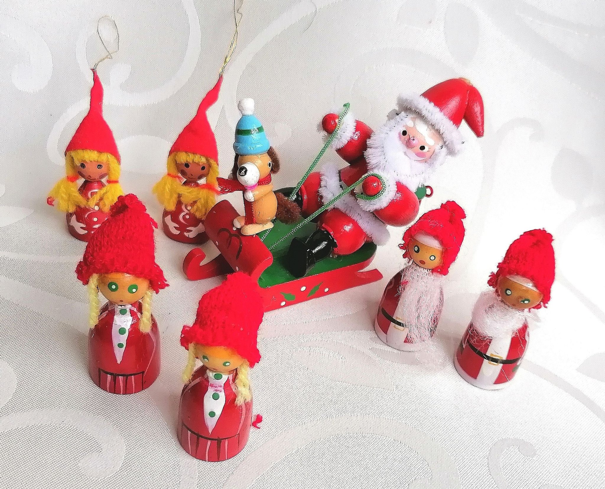 Se produkter som liknar Tomte på släde, 6 små tomtar .. på Tradera ...