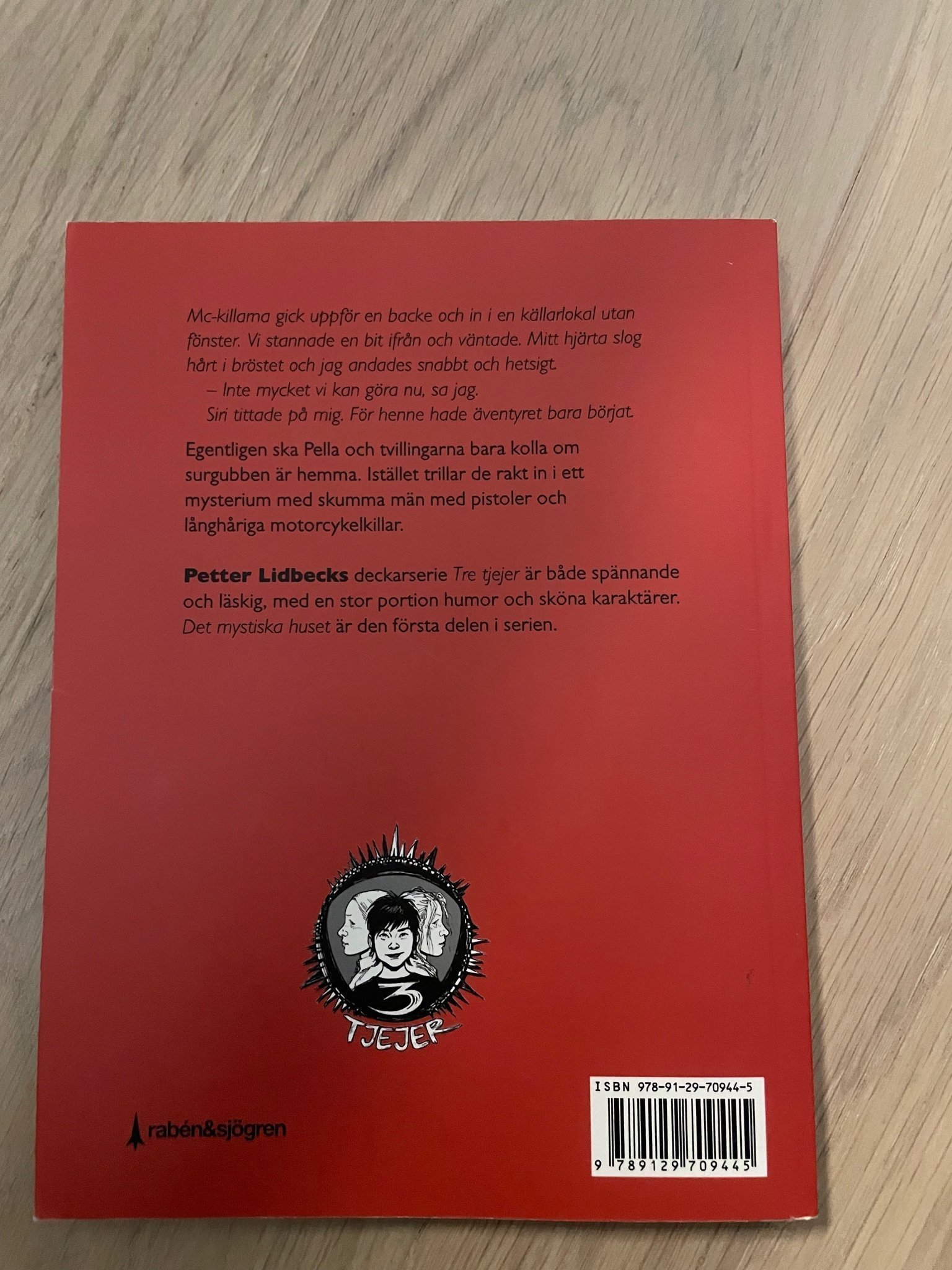 Se produkter som liknar Den danske rånaren, det mysti.. på Tradera ...