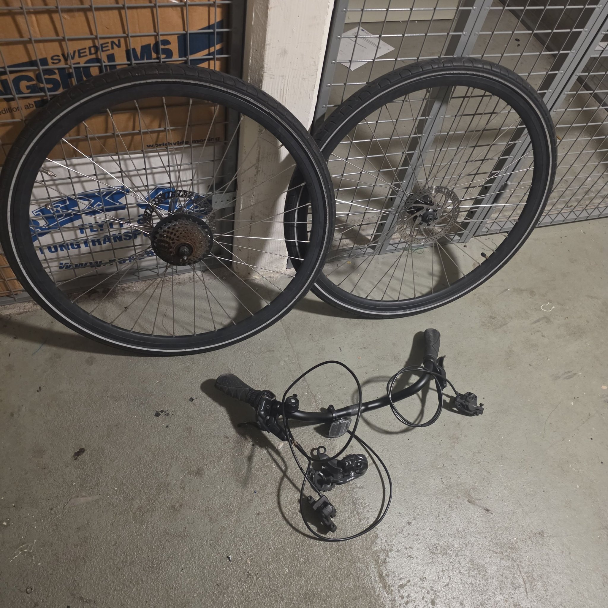 Se produkter som liknar Cykelhjul par 28 tum. och styre på Tradera ...