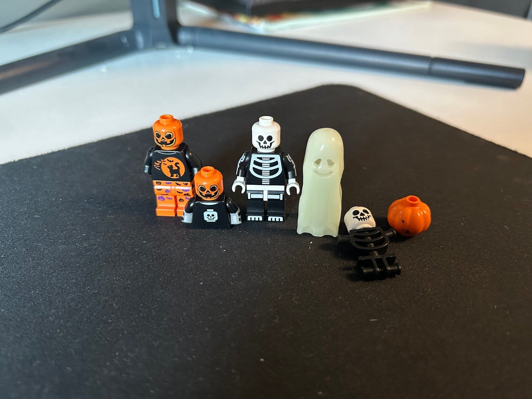 Se produkter som liknar LEGO Halloween Gubbar på Tradera (697958921)