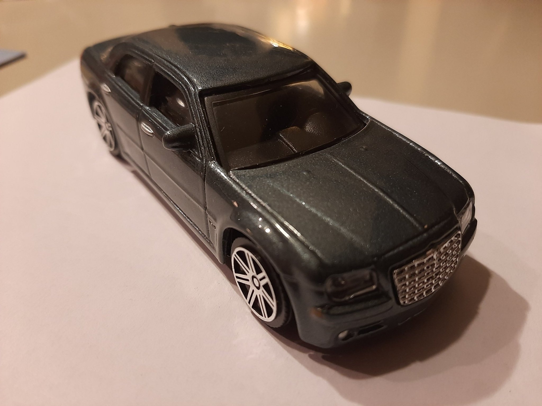 Leksaksbil Chrysler 300C | Köp på Tradera (710886864)