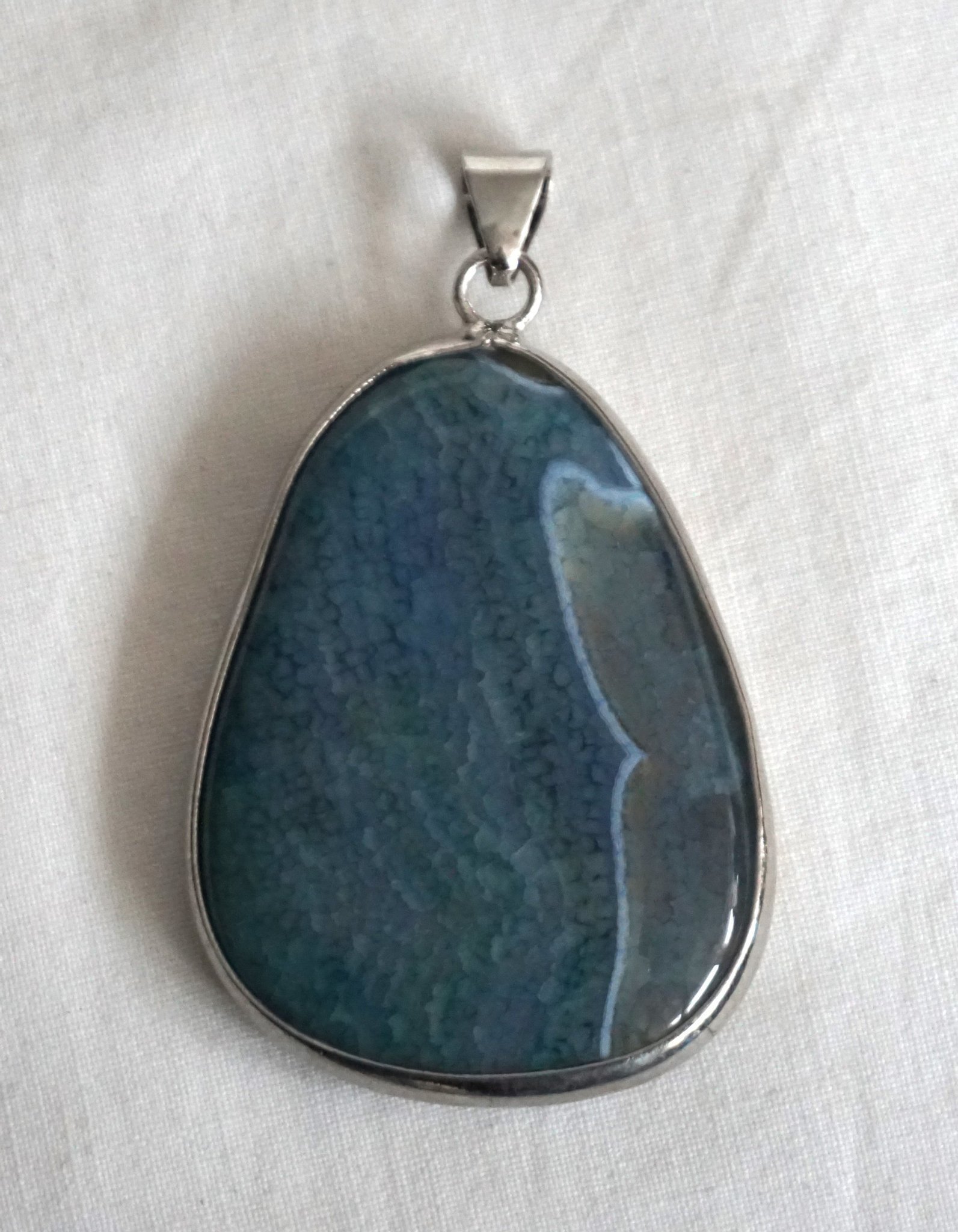 Se produkter som liknar Stor hänge med stor sten i fi.. på Tradera ...