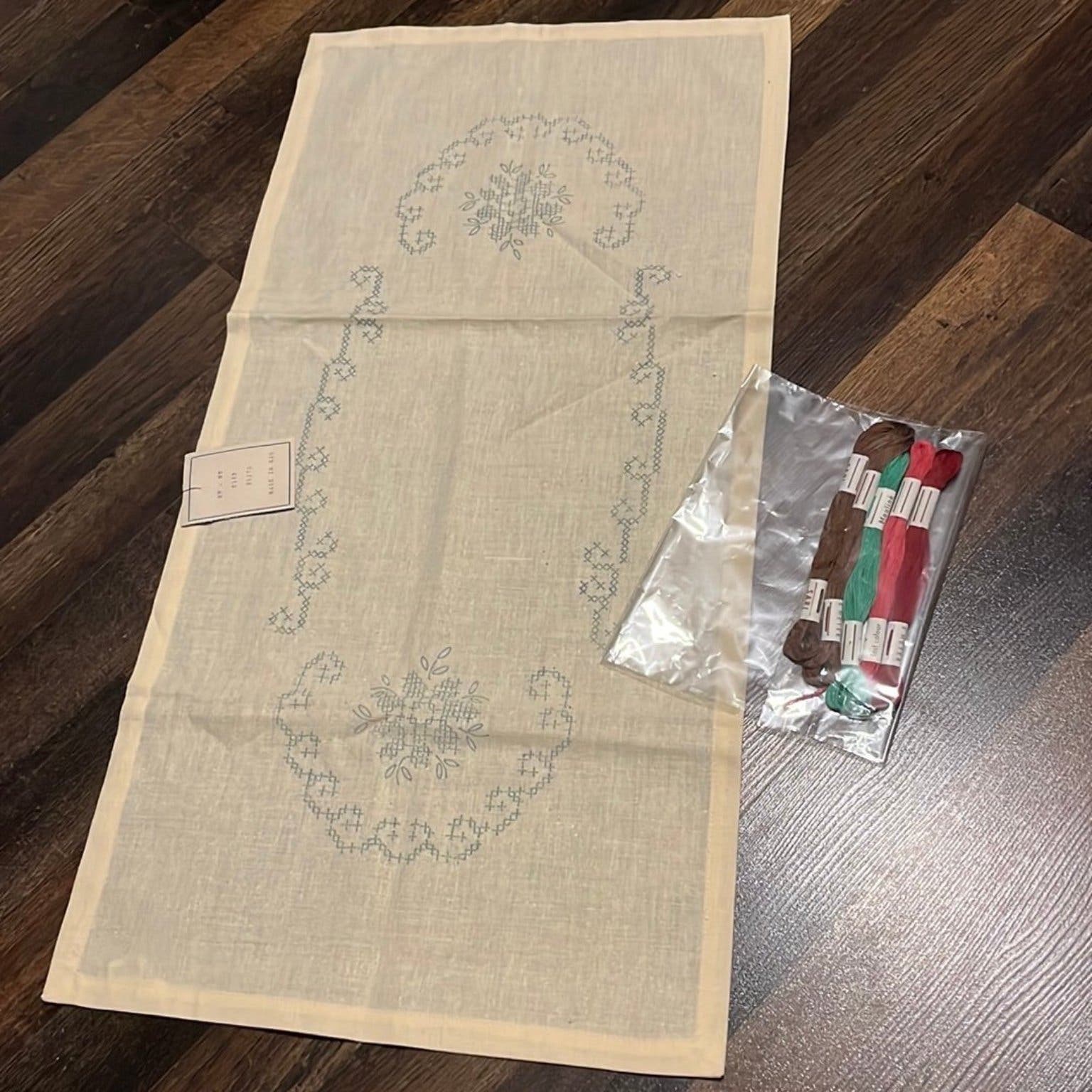 Linneduk broderi vintage | Köp på Tradera (696005256)
