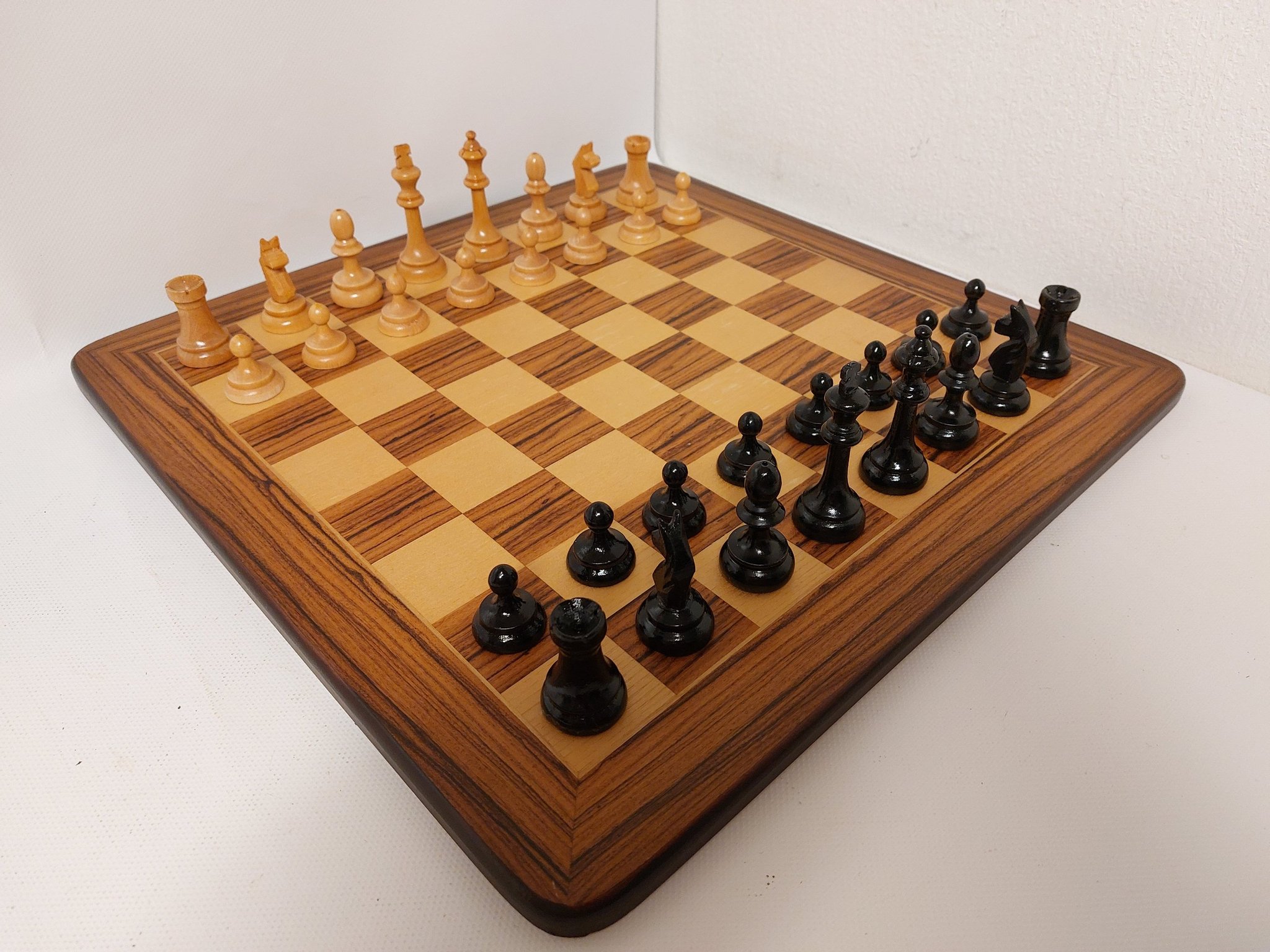 Se produkter som liknar Schack schackspel schackset s.. på Tradera ...