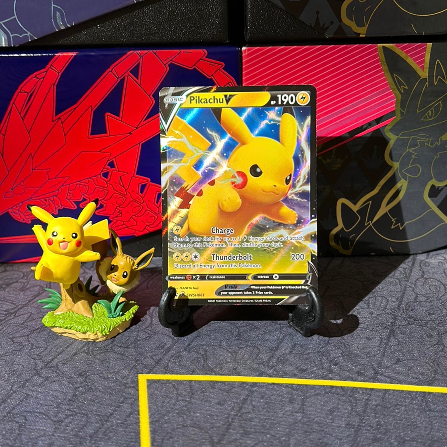 Se produkter som liknar Pokémon - Pikachu V #061 Blac.. på Tradera ...