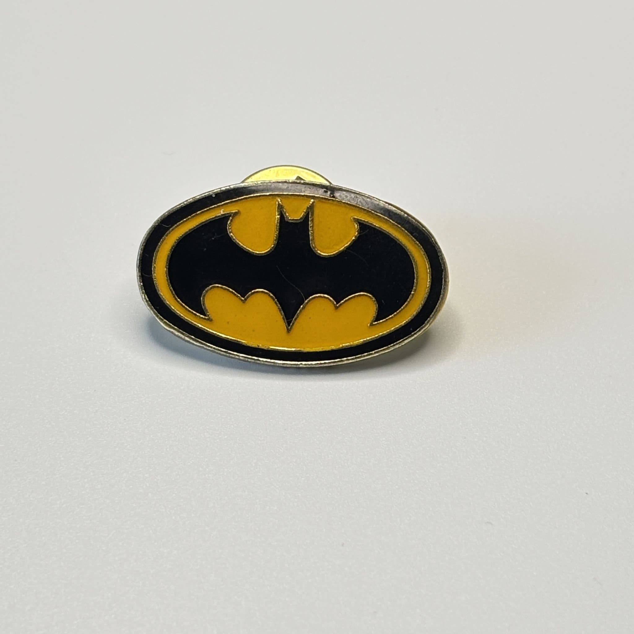 Batman Logo - DC Comics - Pin | Köp på Tradera (696678390)