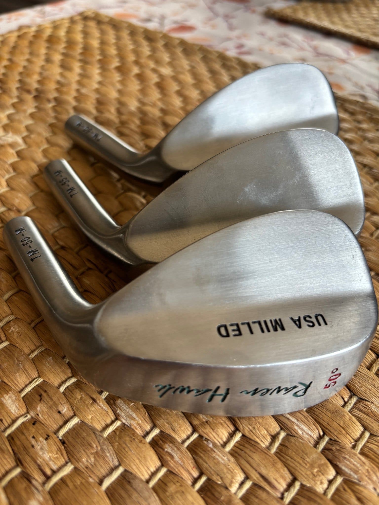 Se produkter som liknar Raven Hawk USA Milled Wedge Set på Tradera ...