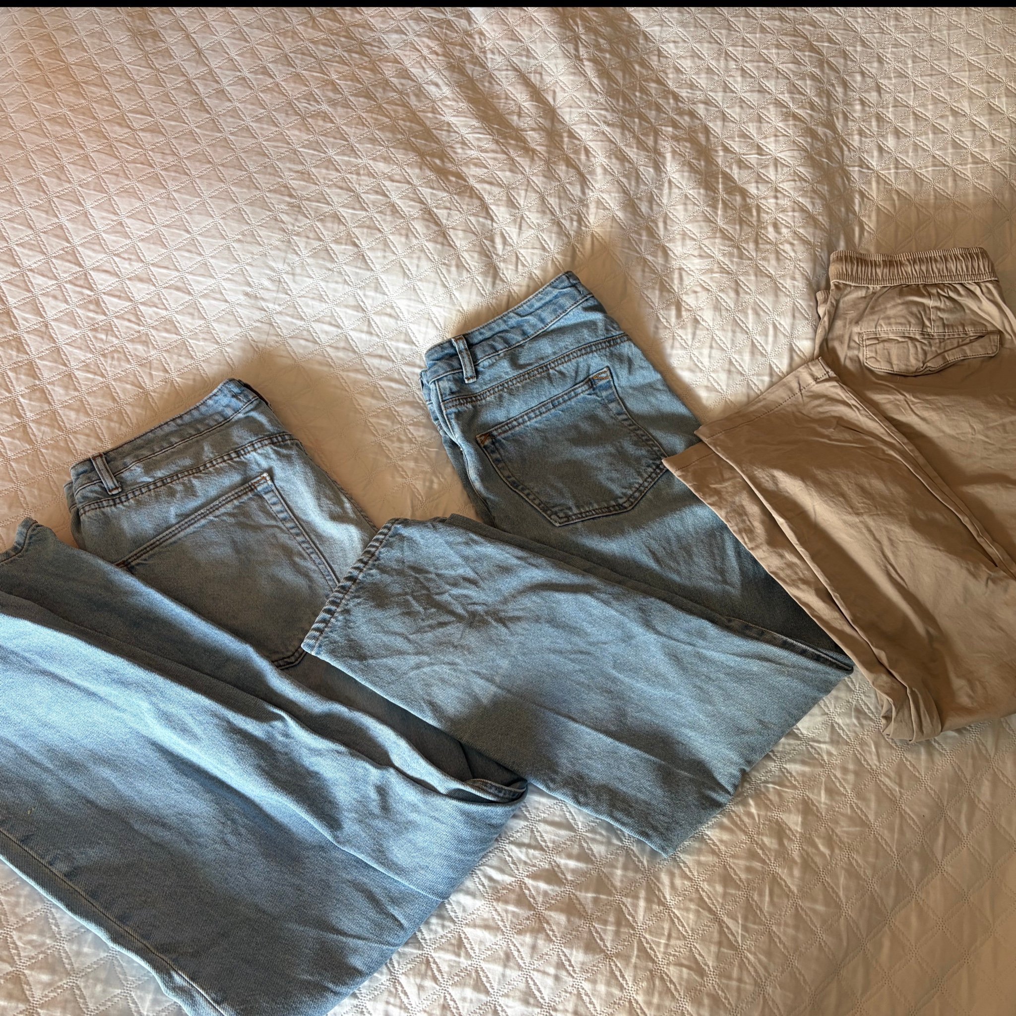 Asos DESIGN Jeans och beige byxor | Köp på Tradera (734086668)