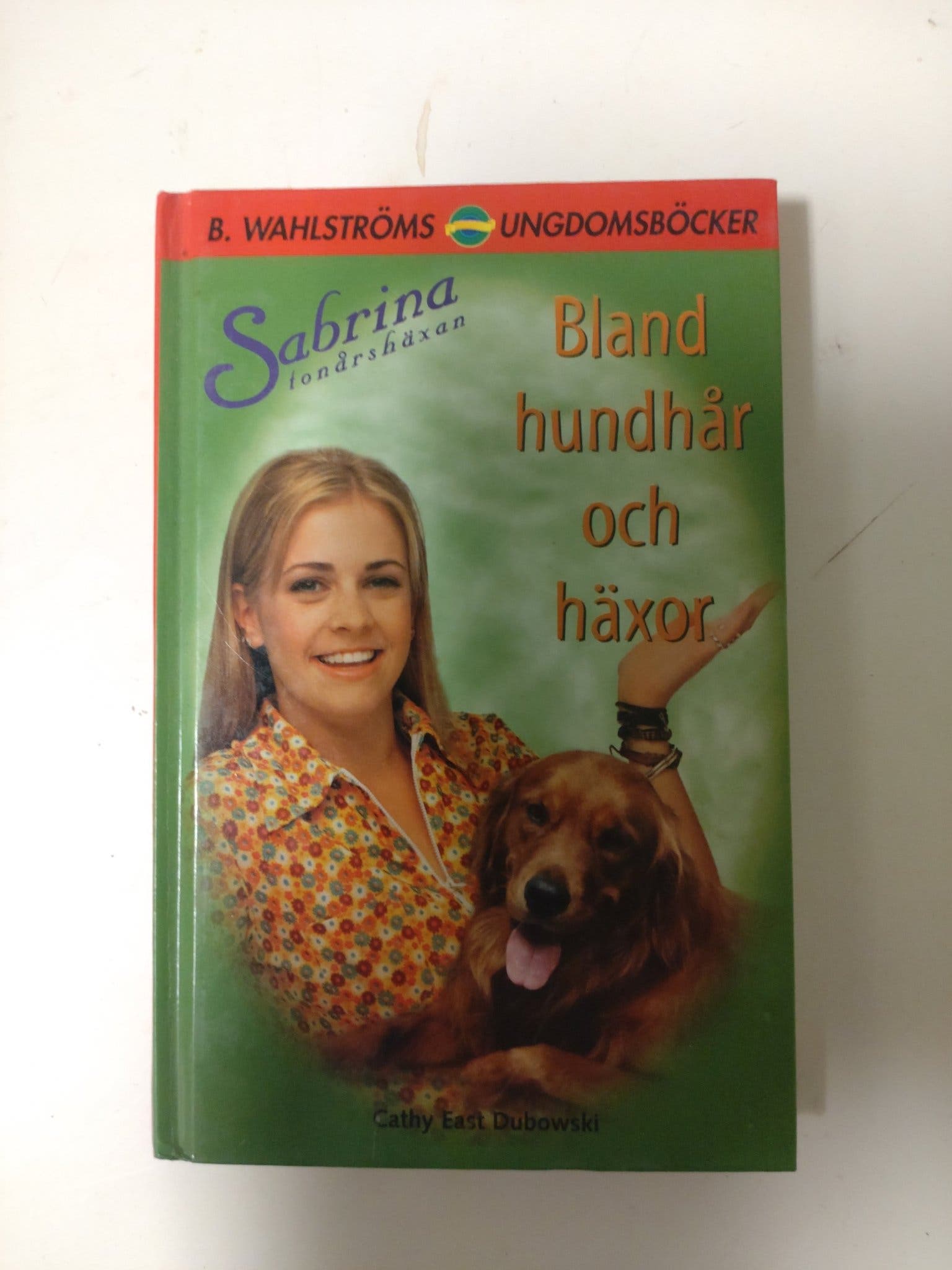 Se produkter som liknar Sabrina Bland hundhår och häx.. på Tradera ...